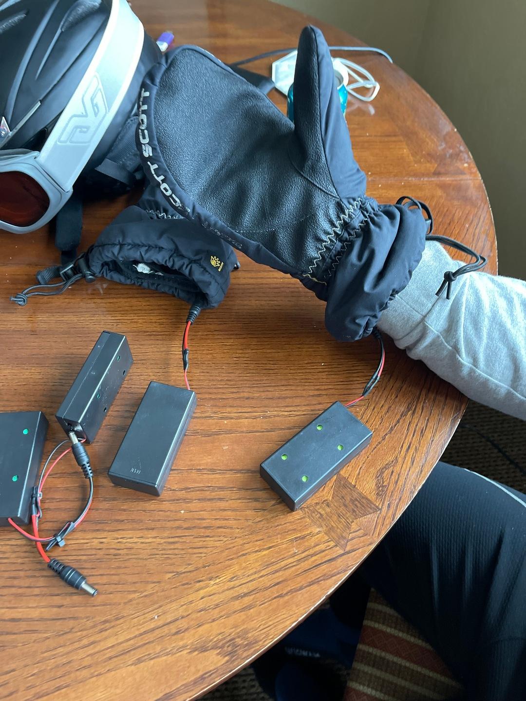 Carbon Tape Gloves/mittens V1 - Instructables