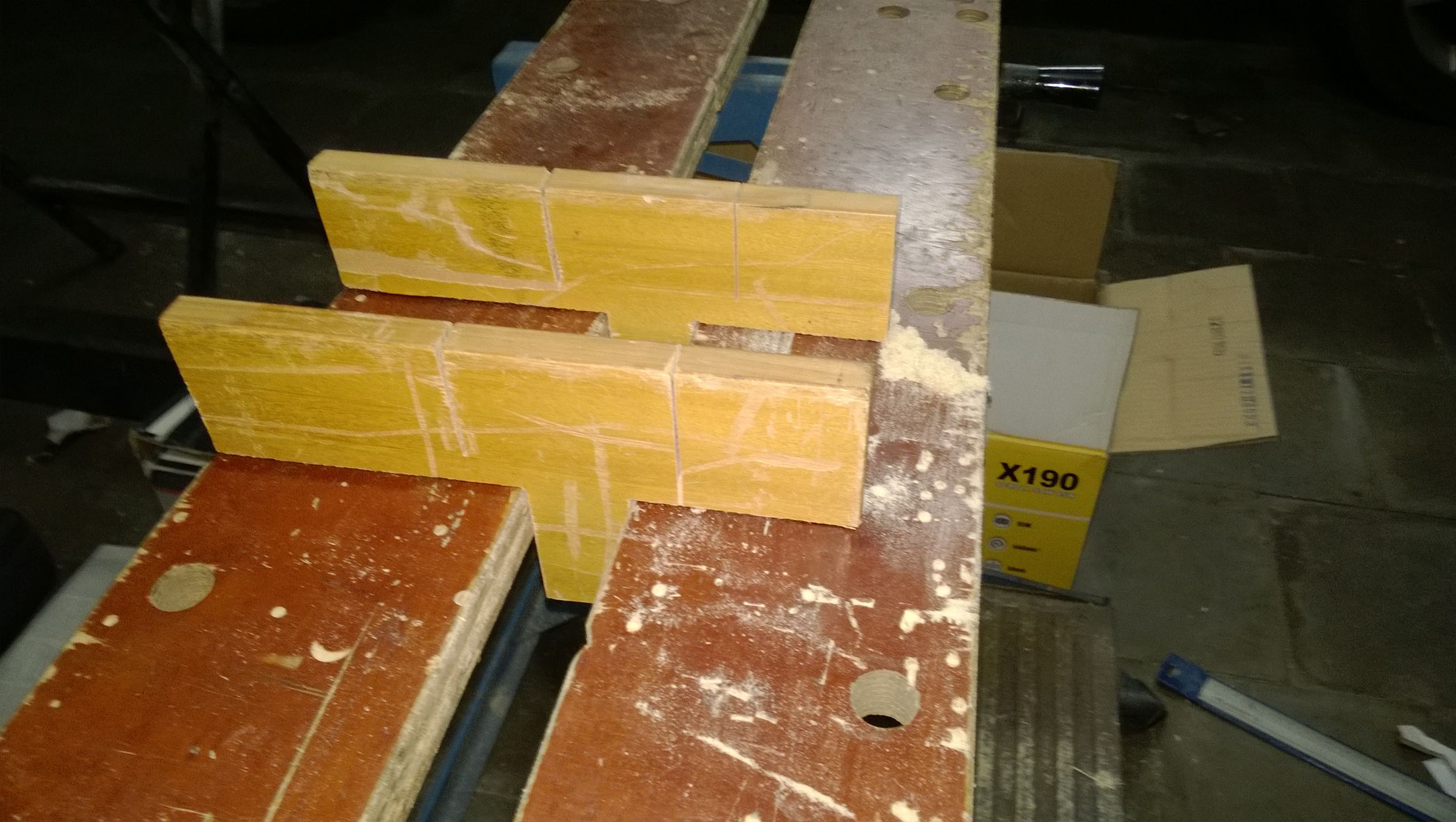 Variable-width Mitre Box : 4 Steps - Instructables