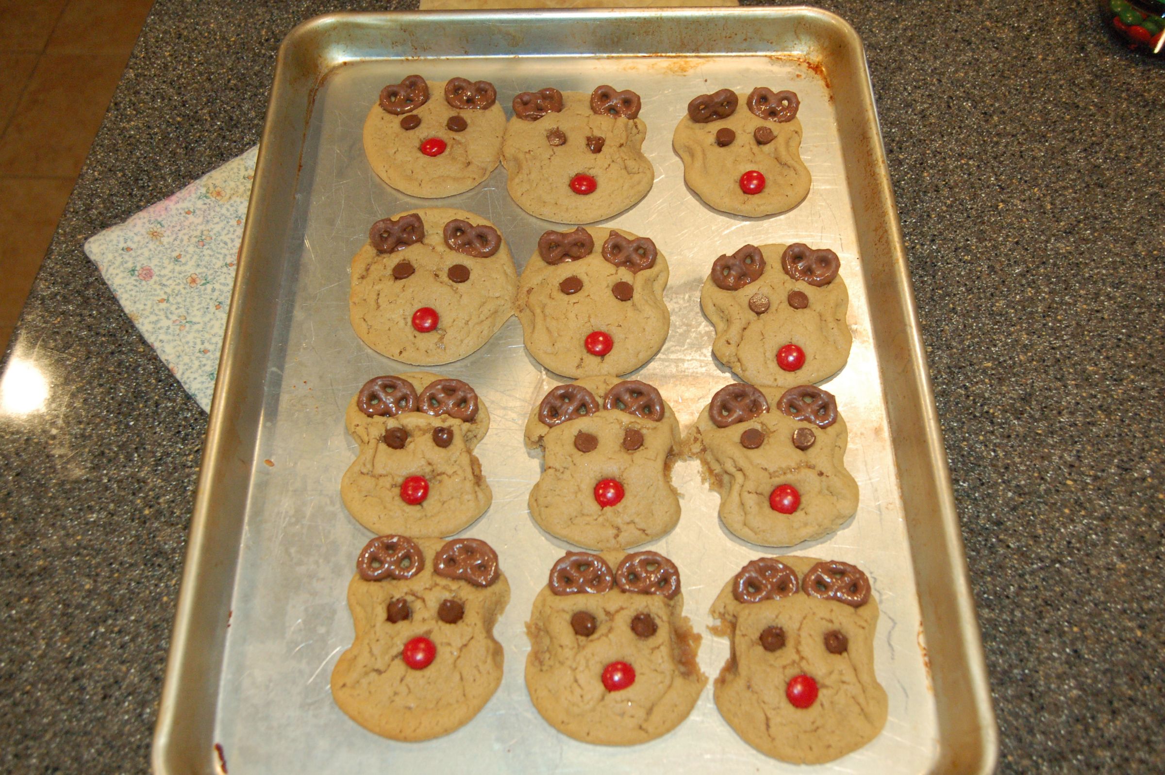 How to Make Rudolph Cookies : 9 Steps (with Pictures) - Instructables