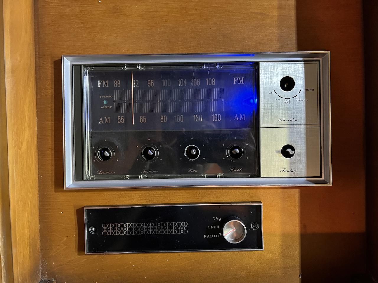 Vintage TV Console Revamp : 8 Steps (with Pictures) - Instructables