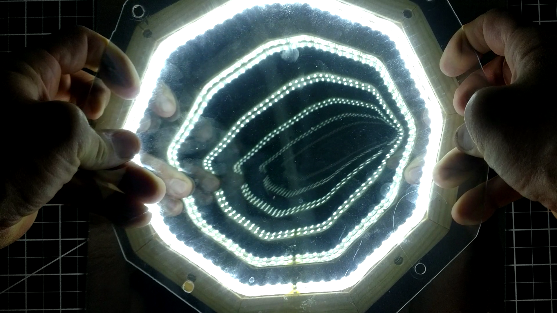How Infinity Mirrors Work - With Experiments : 13 Steps - Instructables