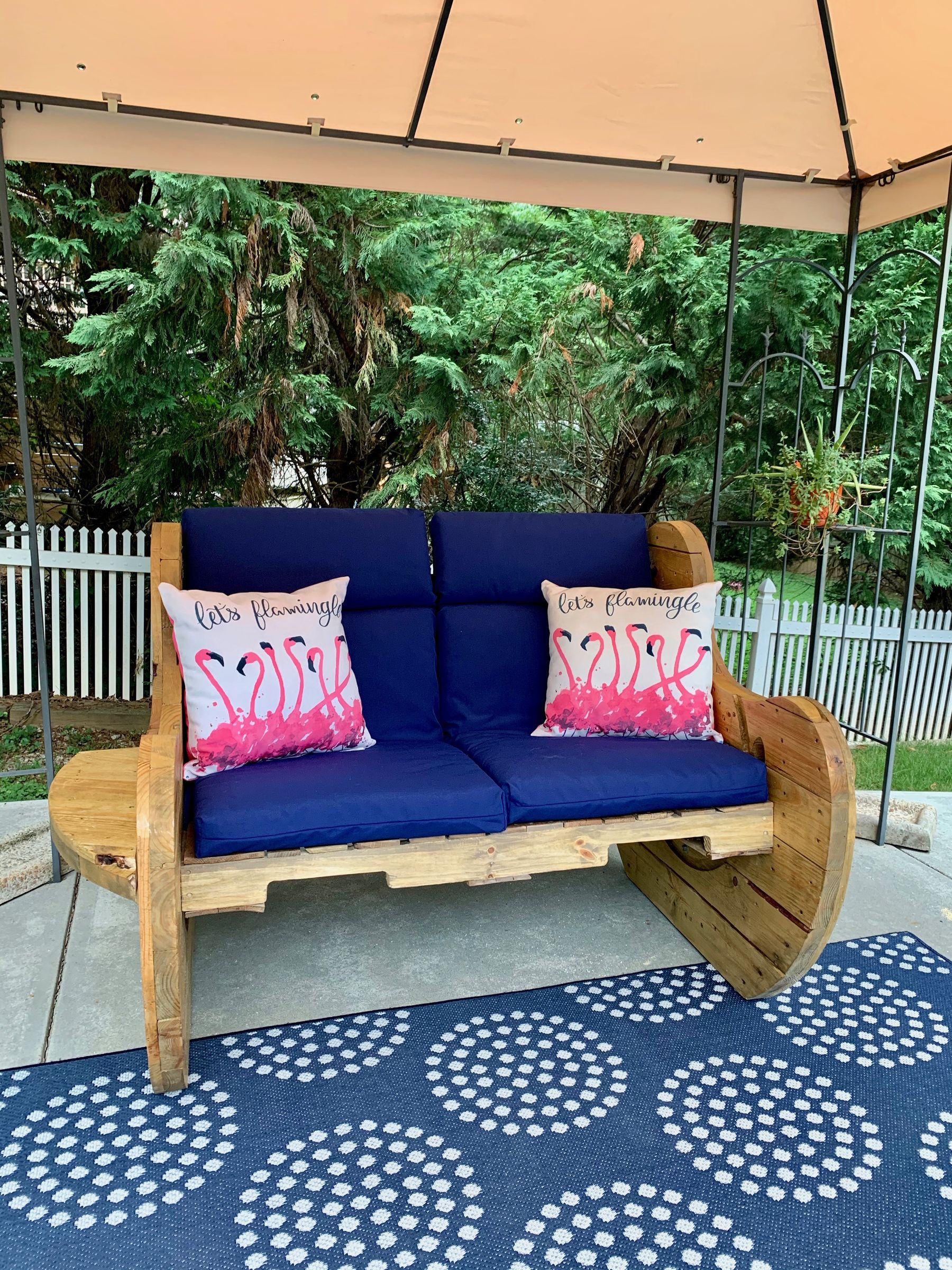 Cable Spool Pallet Bench - DIY Outdoor Seating! : 10 Steps (with ...