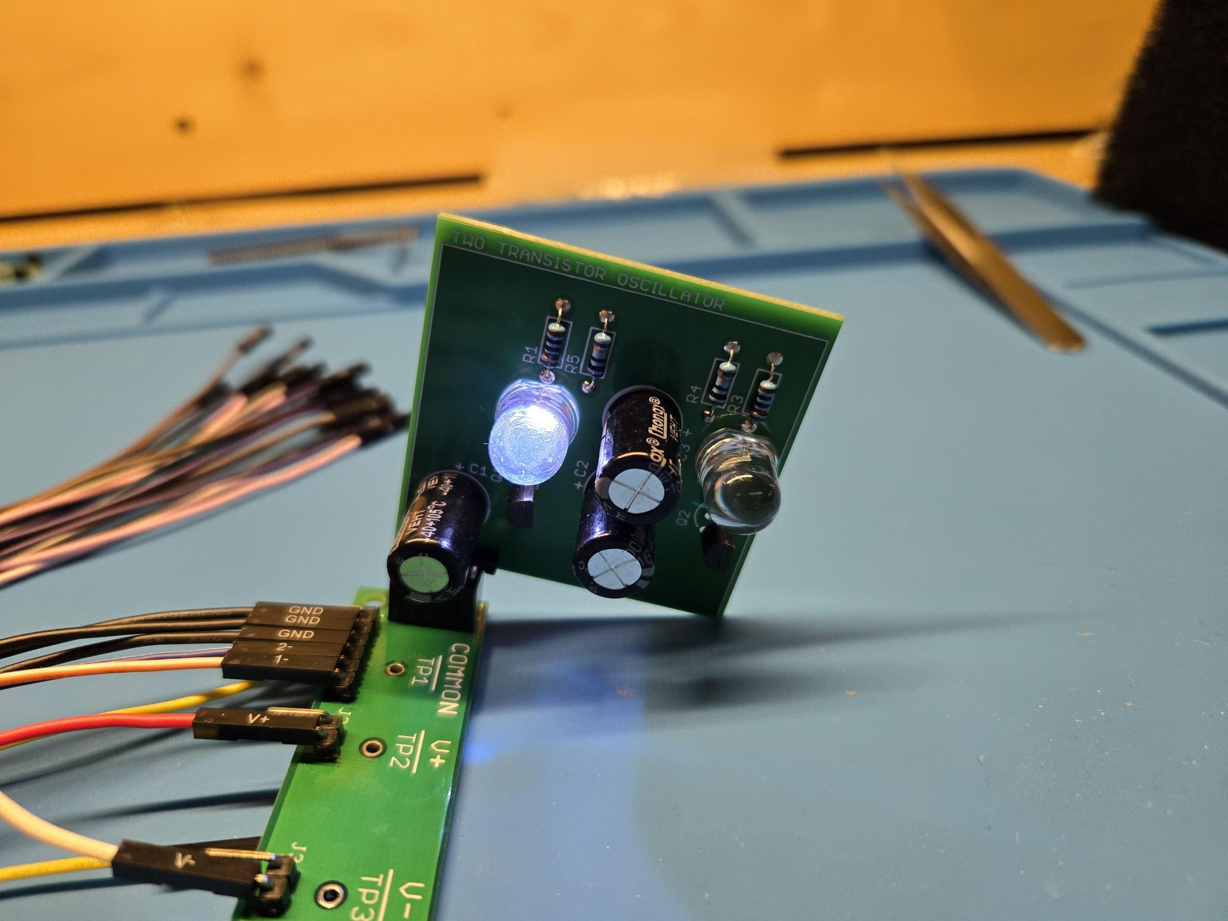 Two Transistor Oscillator, MiniPCB, 06B-03, Rev A1-01 : 3 Steps ...