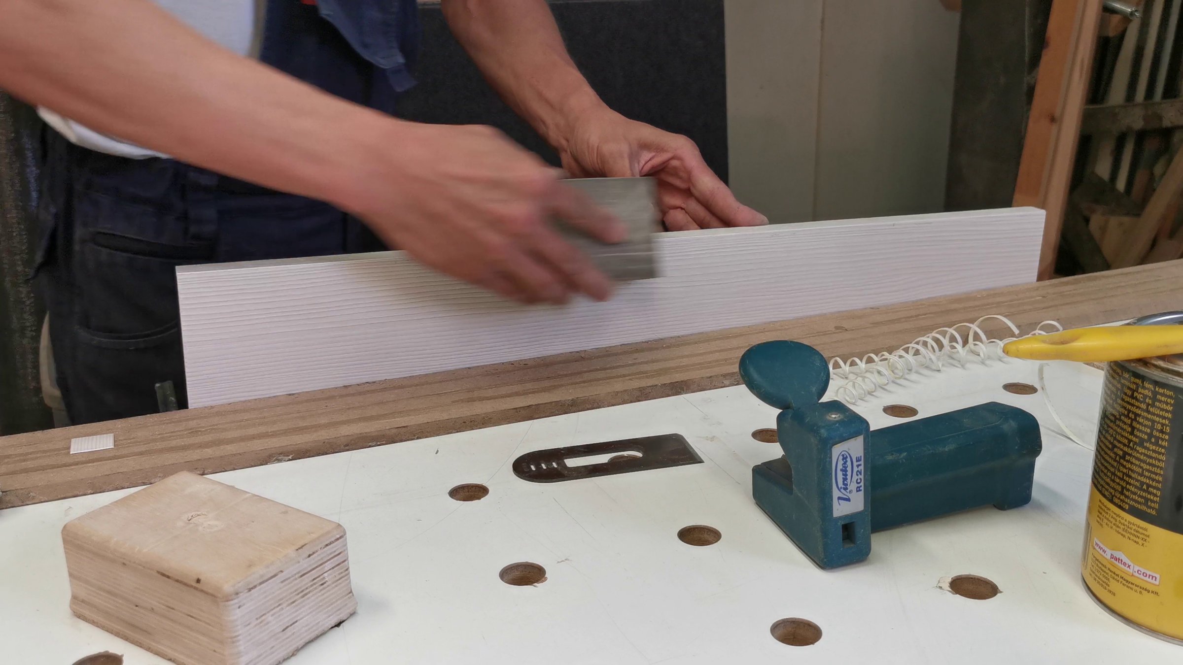 Particleboard Desk : 14 Steps (with Pictures) - Instructables