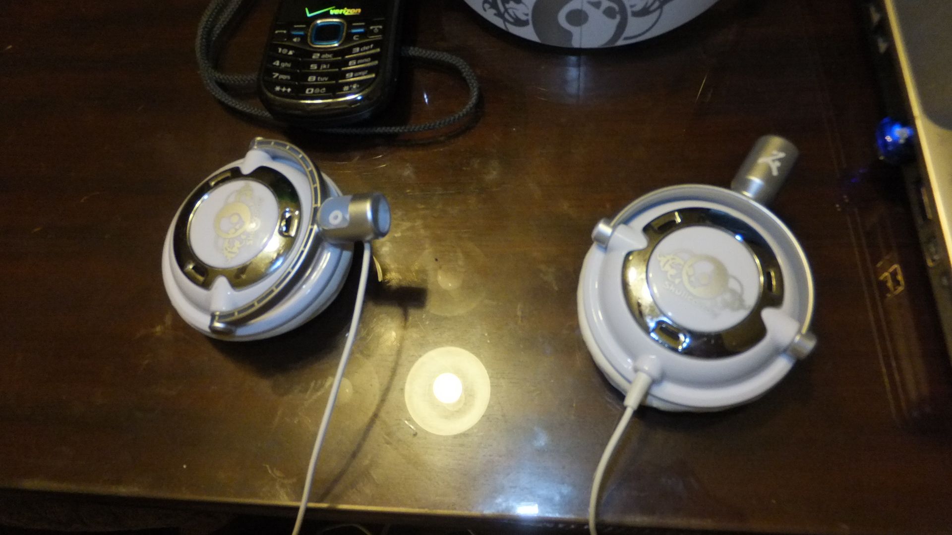 Simple Headphone Super-Bass Mod : 3 Steps - Instructables