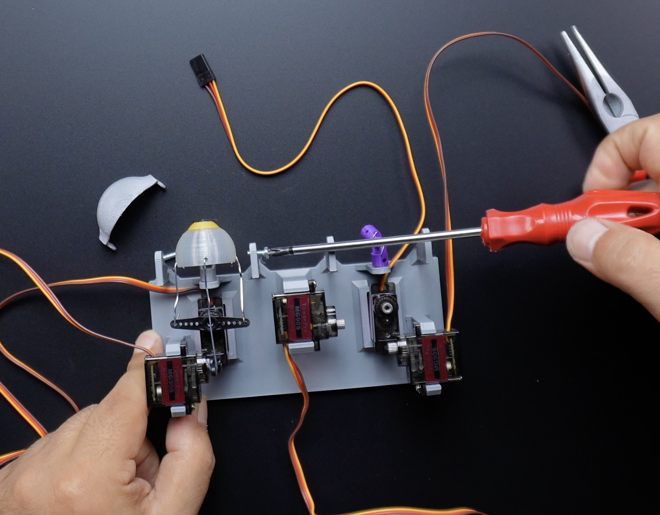 Face With Animatronic Eyes, Motion Detection and Voice : 6 Steps (with ...