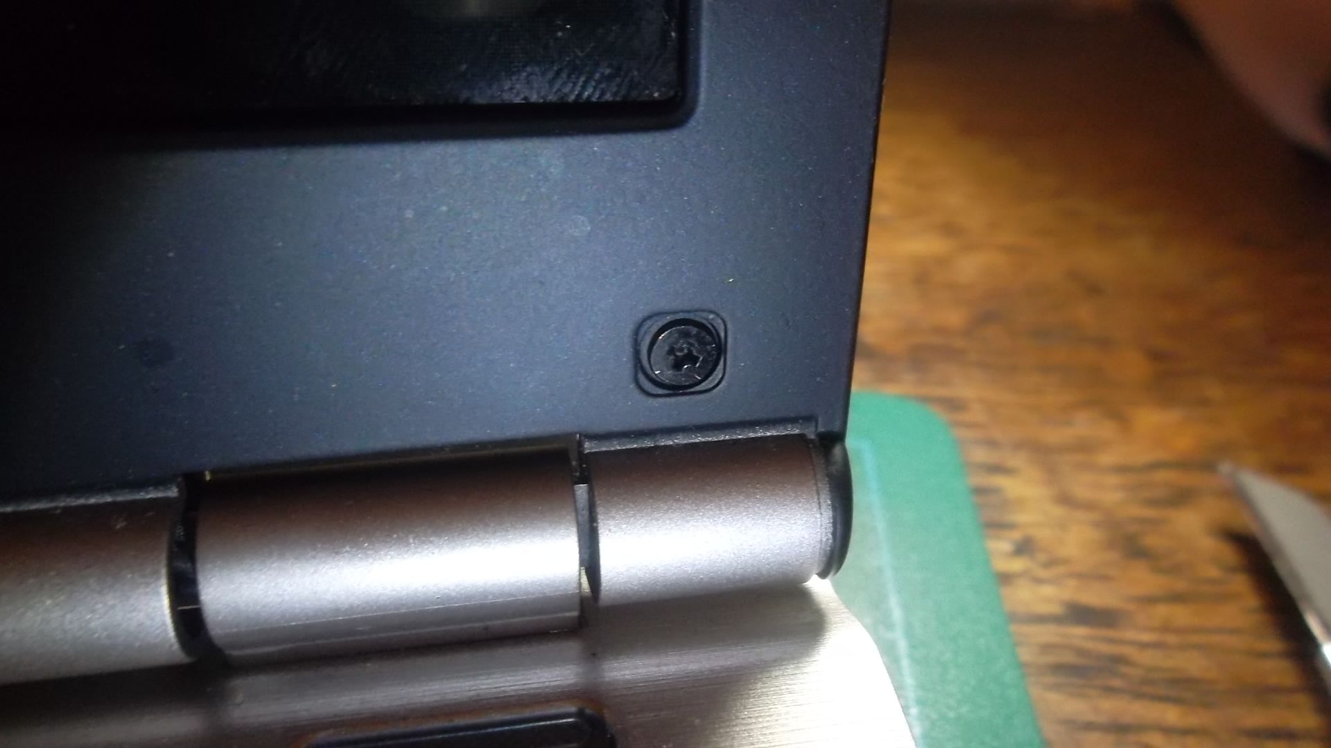 Repair Broken Hinges/case of Asus U46E-BAL5 Laptop : 8 Steps ...