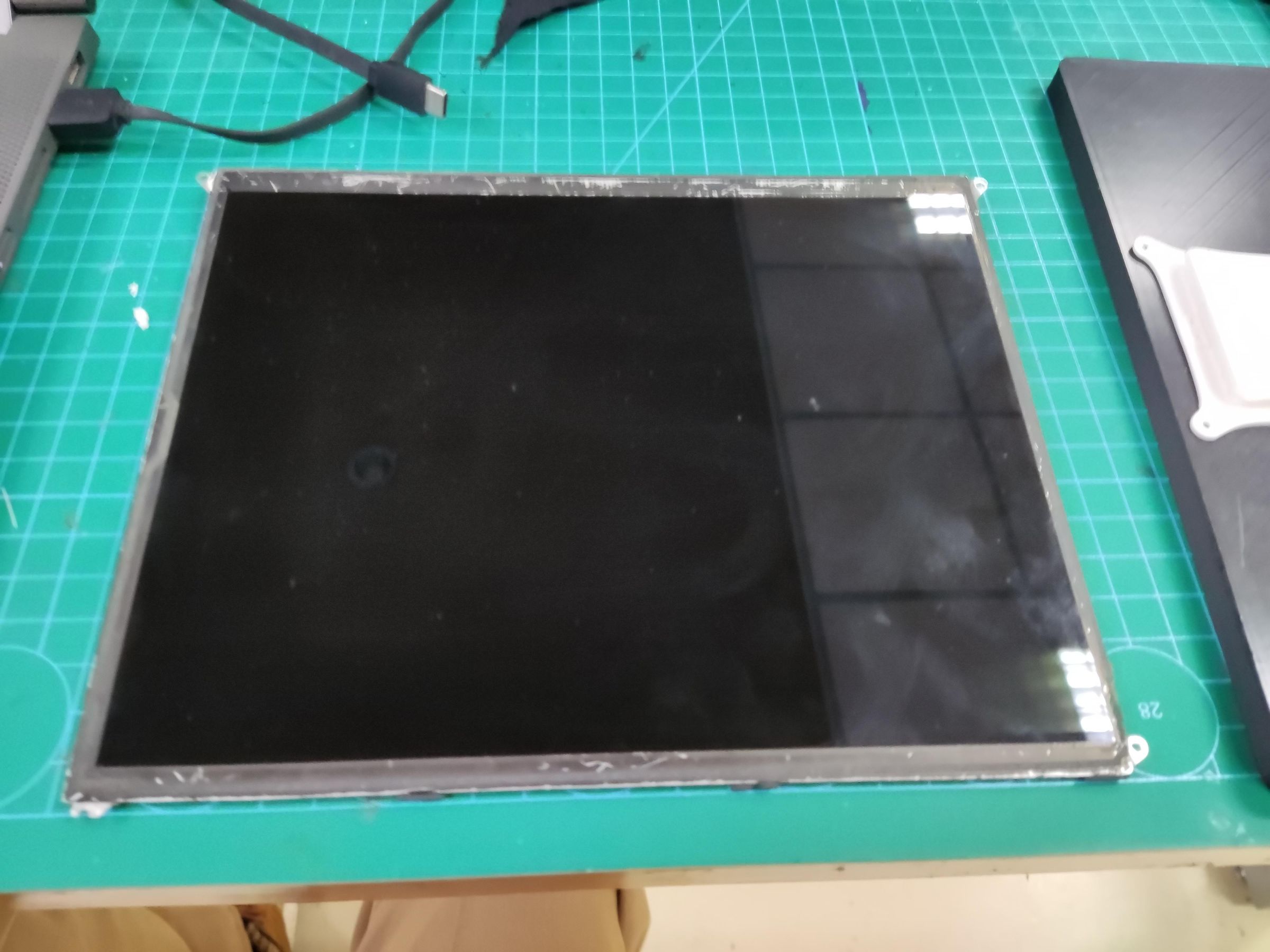 DIY Portable Monitor Recycled From IPad 3 : 10 Steps (with Pictures ...