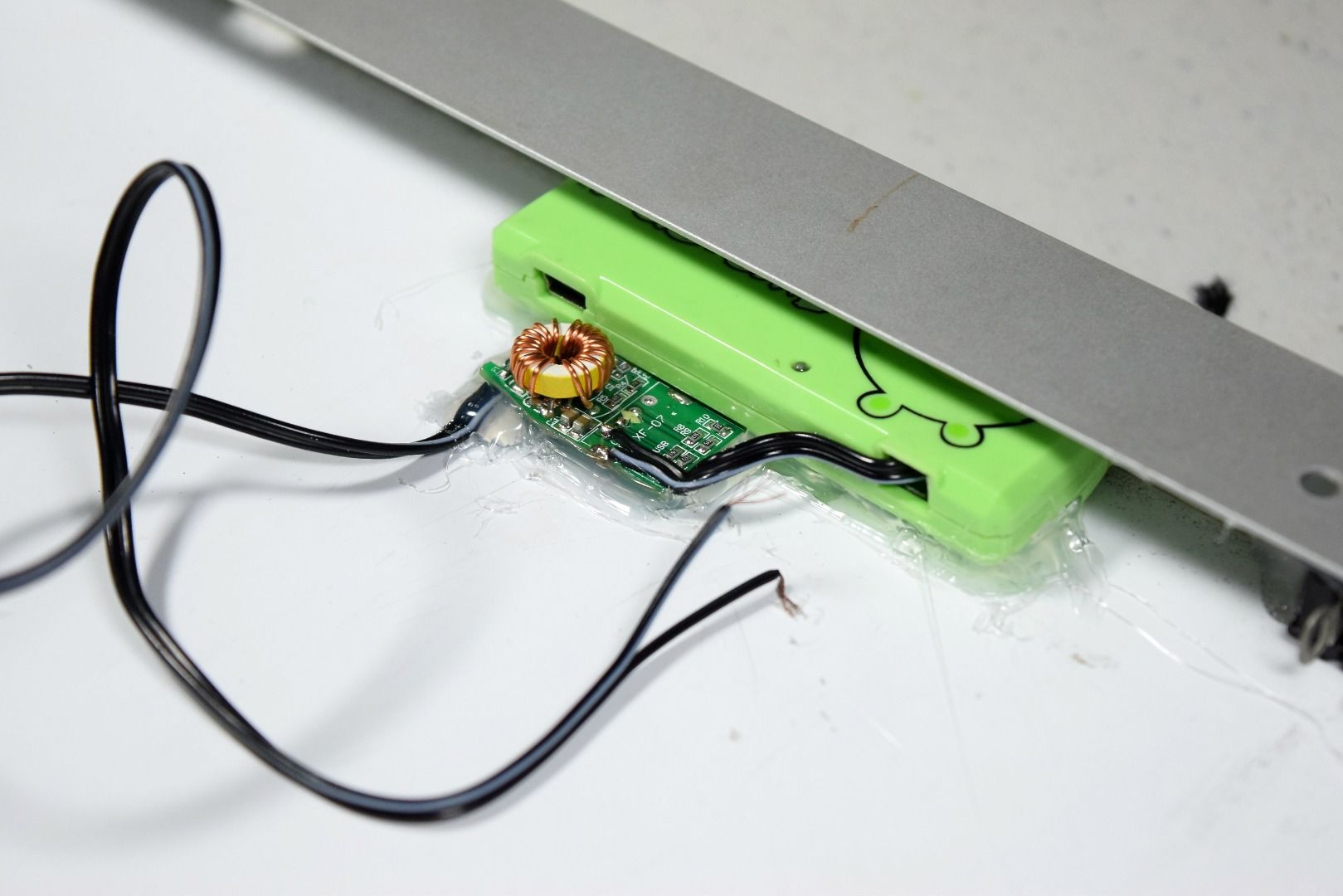 DIY Portable Solar Powerbank (w/ 110v Outlets & USB Ports) : 33 Steps ...