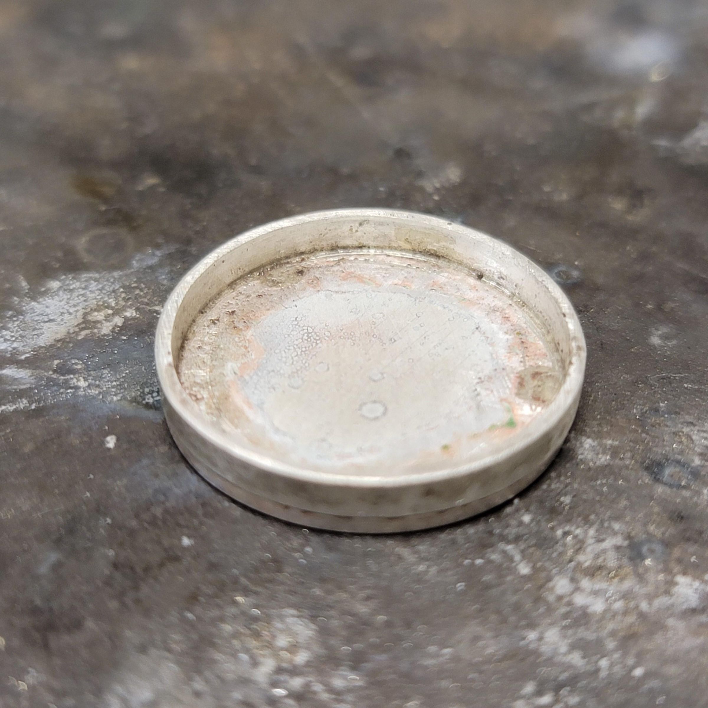 Secret Compartment Ring : 6 Steps (with Pictures) - Instructables