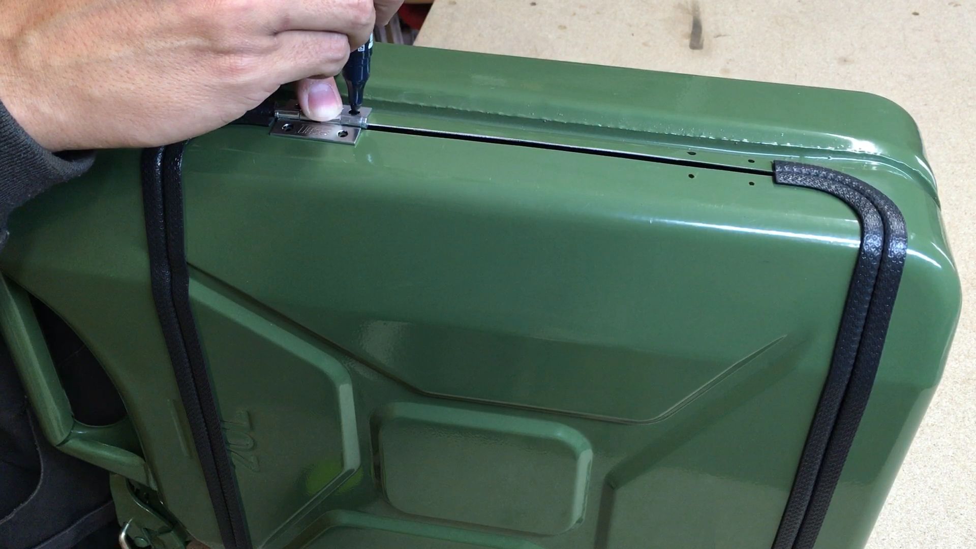 How to Make a Mini Bar From Jerry Can : 10 Steps (with Pictures ...