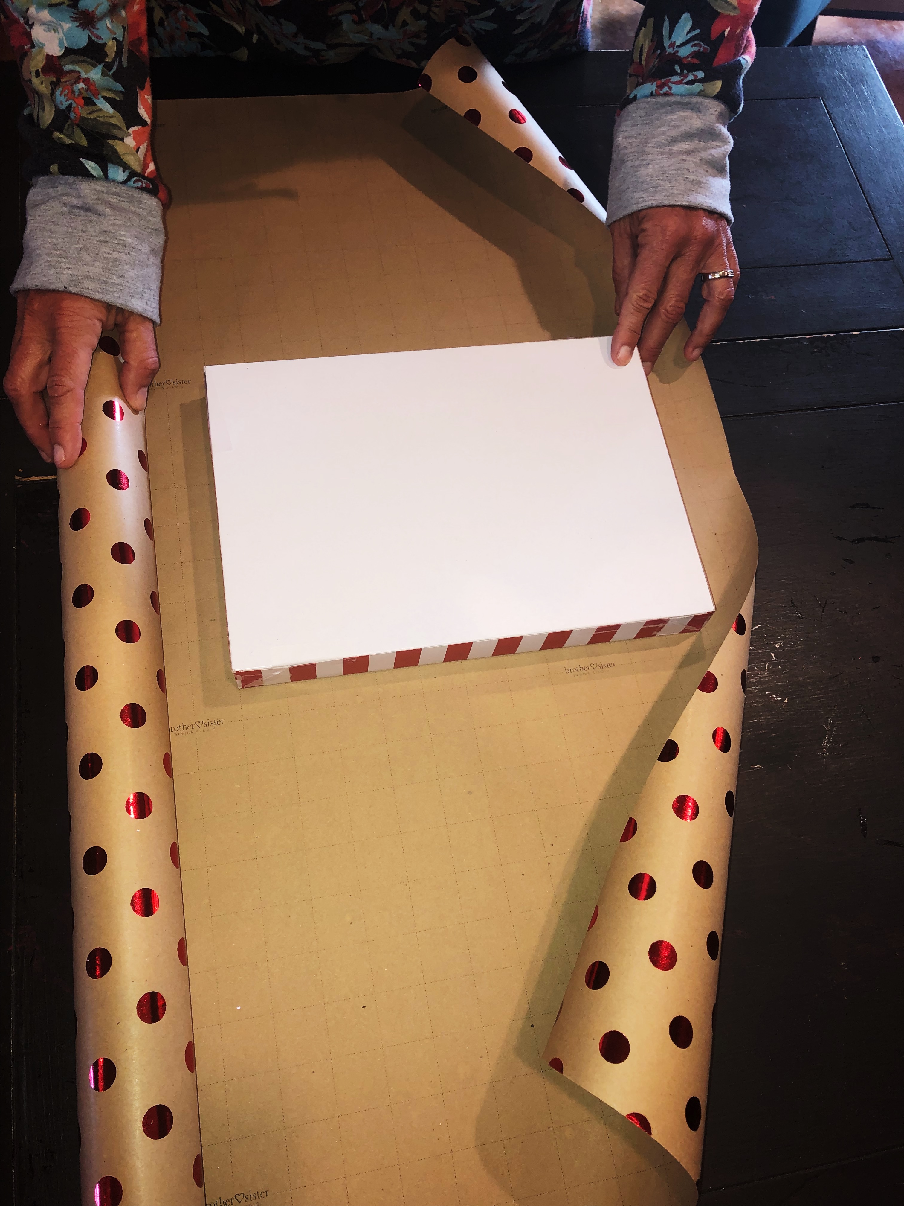 How to Wrap a Gift Box : 11 Steps - Instructables