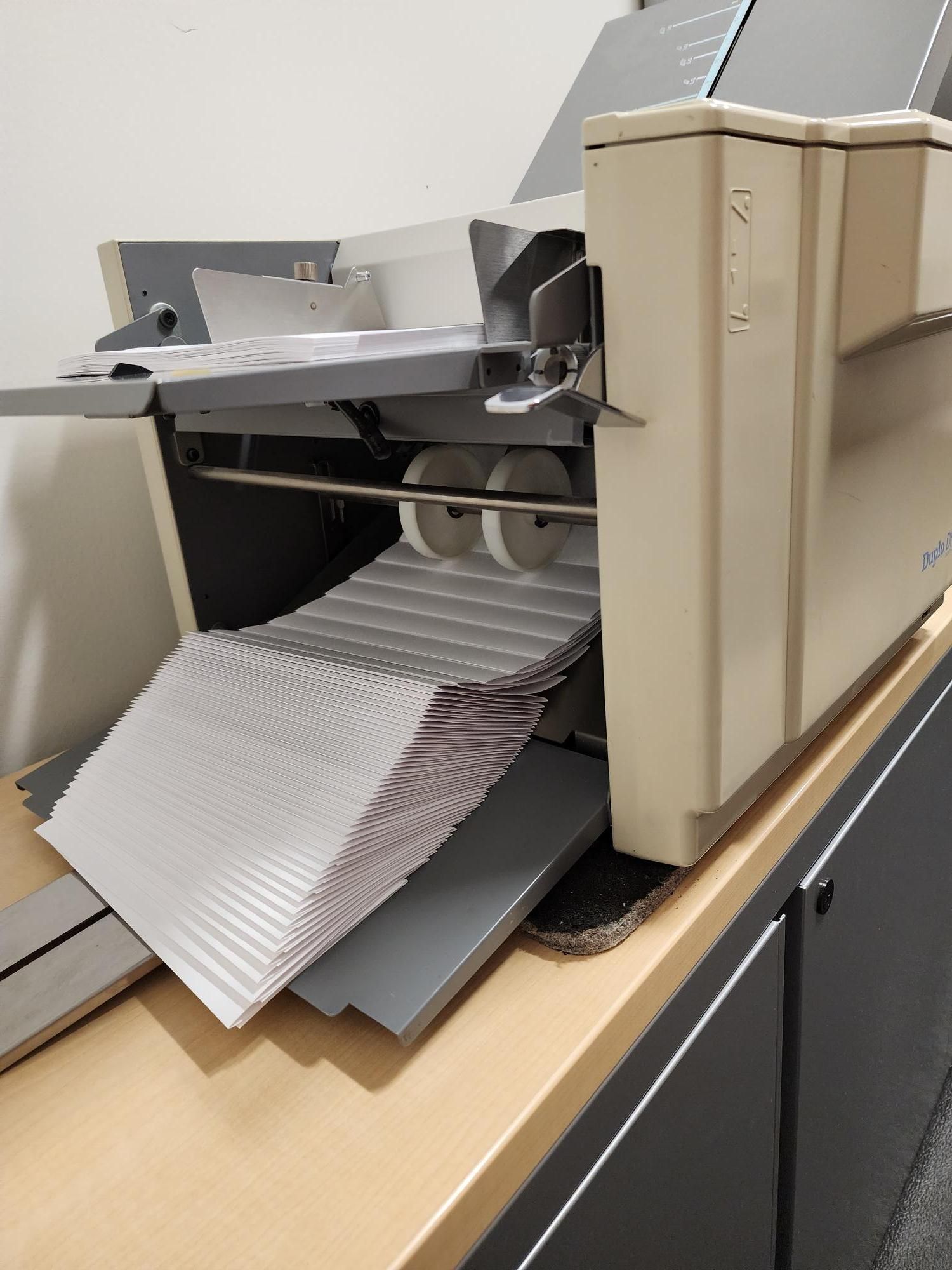 How to Create a "Z-Fold" Using a Duplo DF-520 Folding Machine : 9 Steps - Instructables