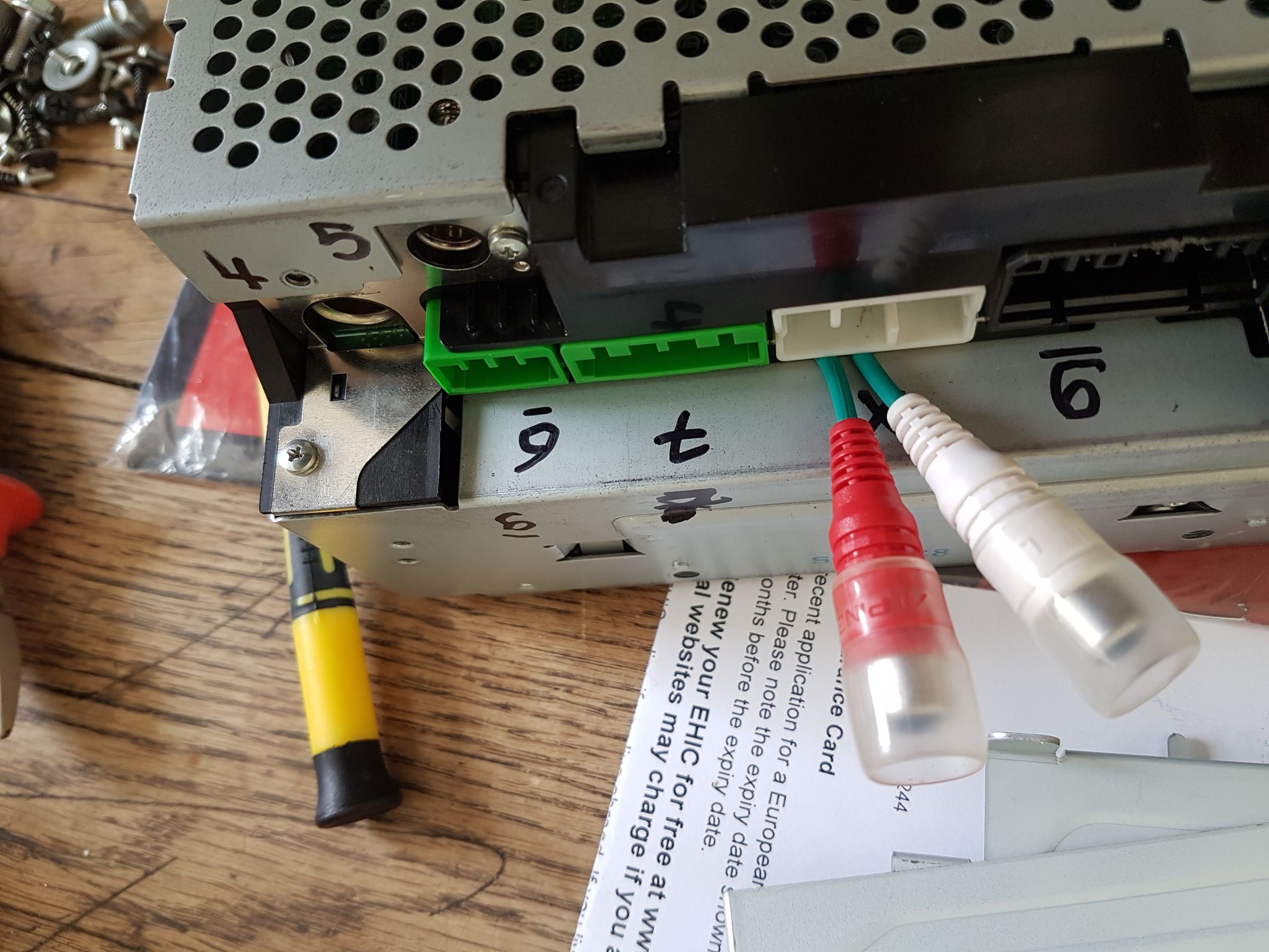 $1 AUX Stereo Input Hack : 9 Steps (with Pictures) - Instructables