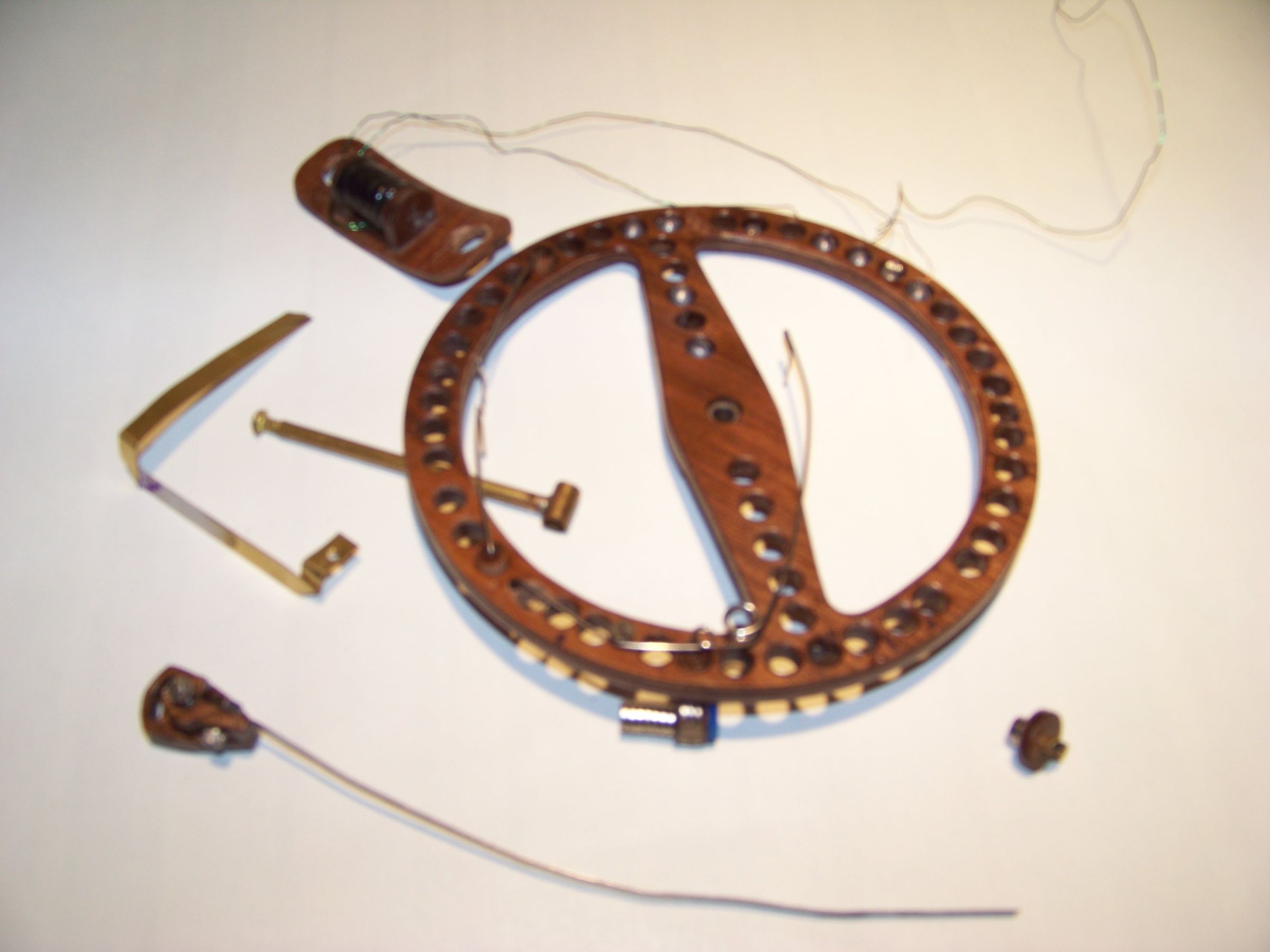 Wooden Gear Banjo Clock : 10 Steps (with Pictures) - Instructables