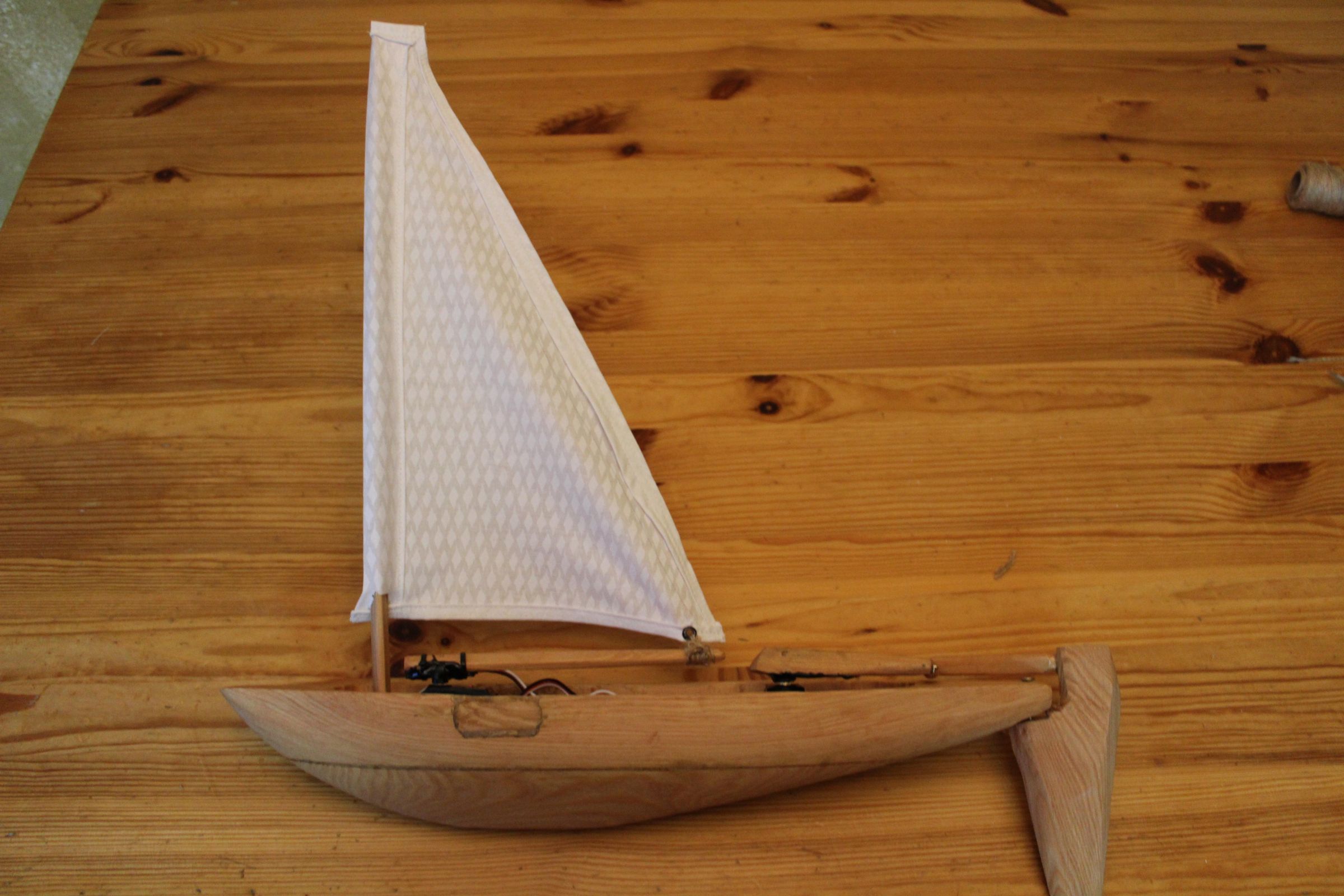 2x4 RC Sailboat : 7 Steps - Instructables