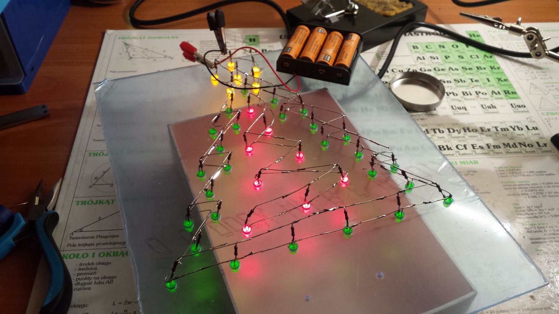 LED CHRISTMAS TREE ON PLEXIGLAS : 8 Steps - Instructables