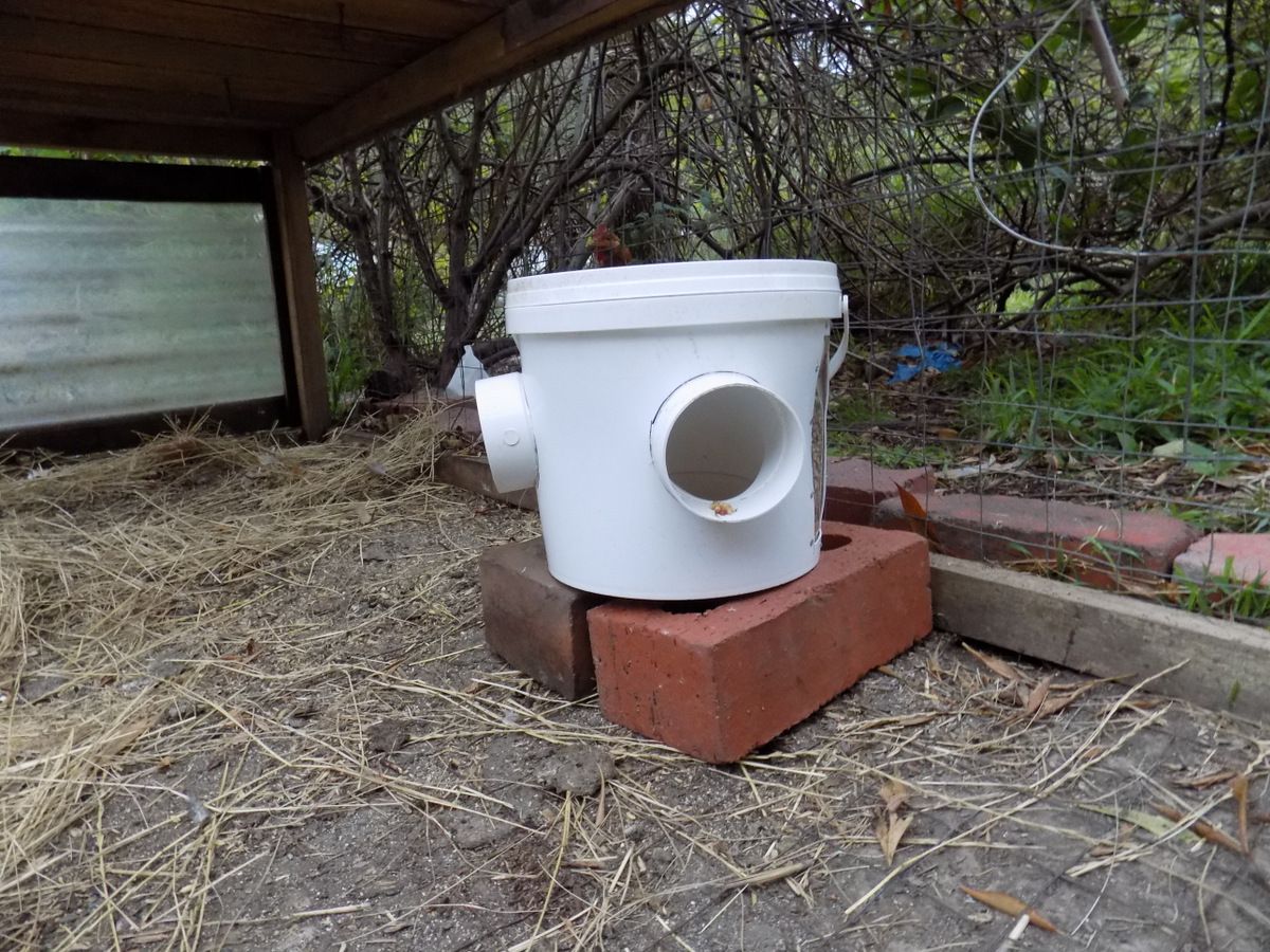 Super Simple Chicken Feeder : 5 Steps (with Pictures) - Instructables
