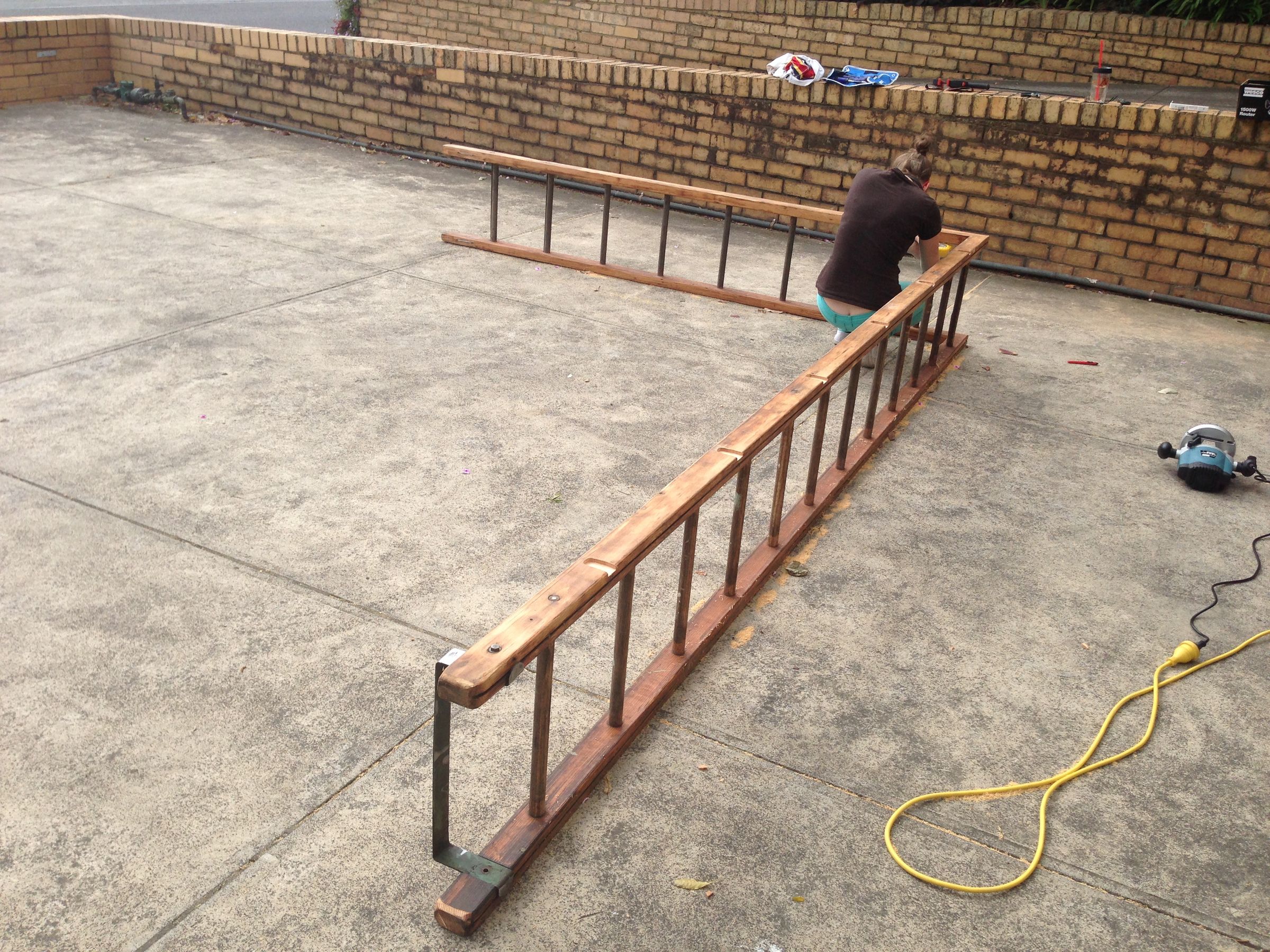 Wall-mounted Horizontal Ladder Shelf : 11 Steps (with Pictures ...