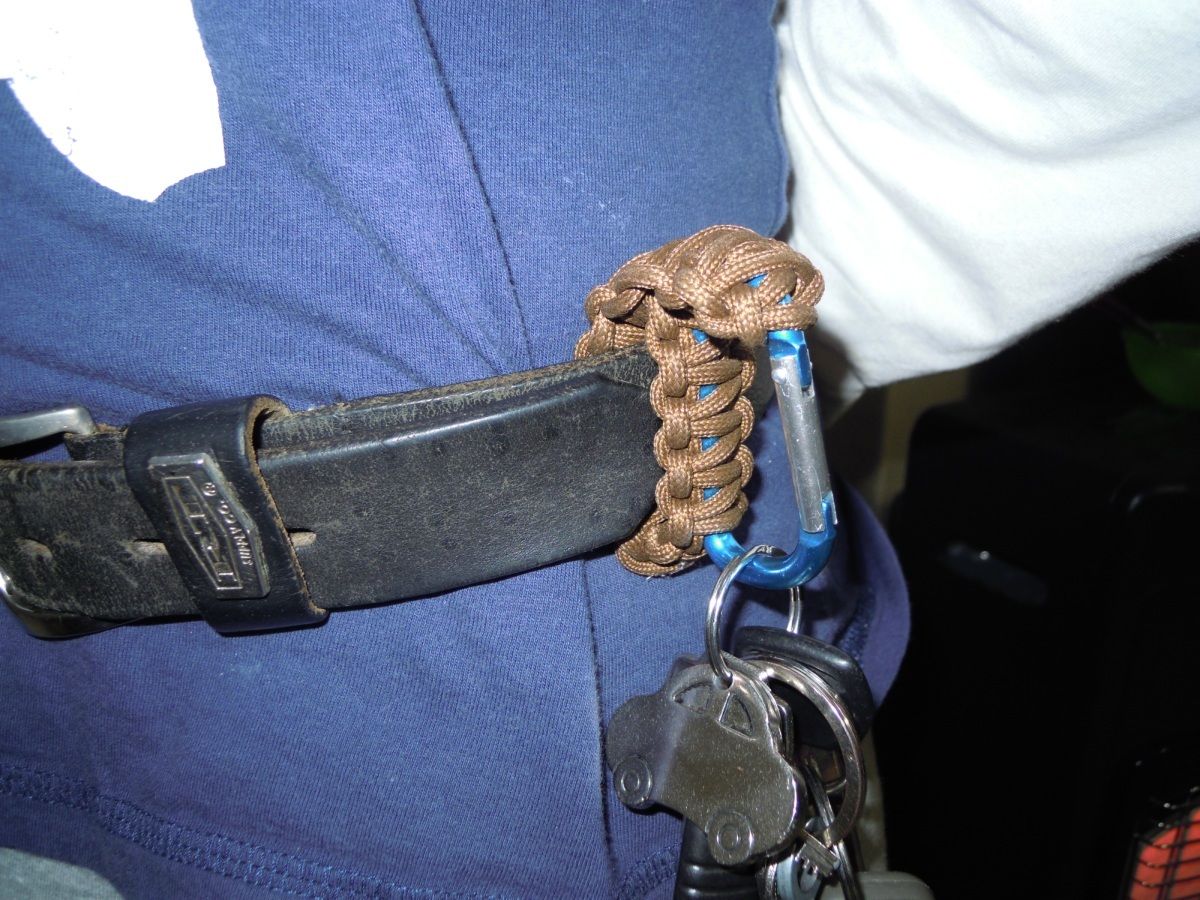 Paracord Belt Clip : 9 Steps - Instructables