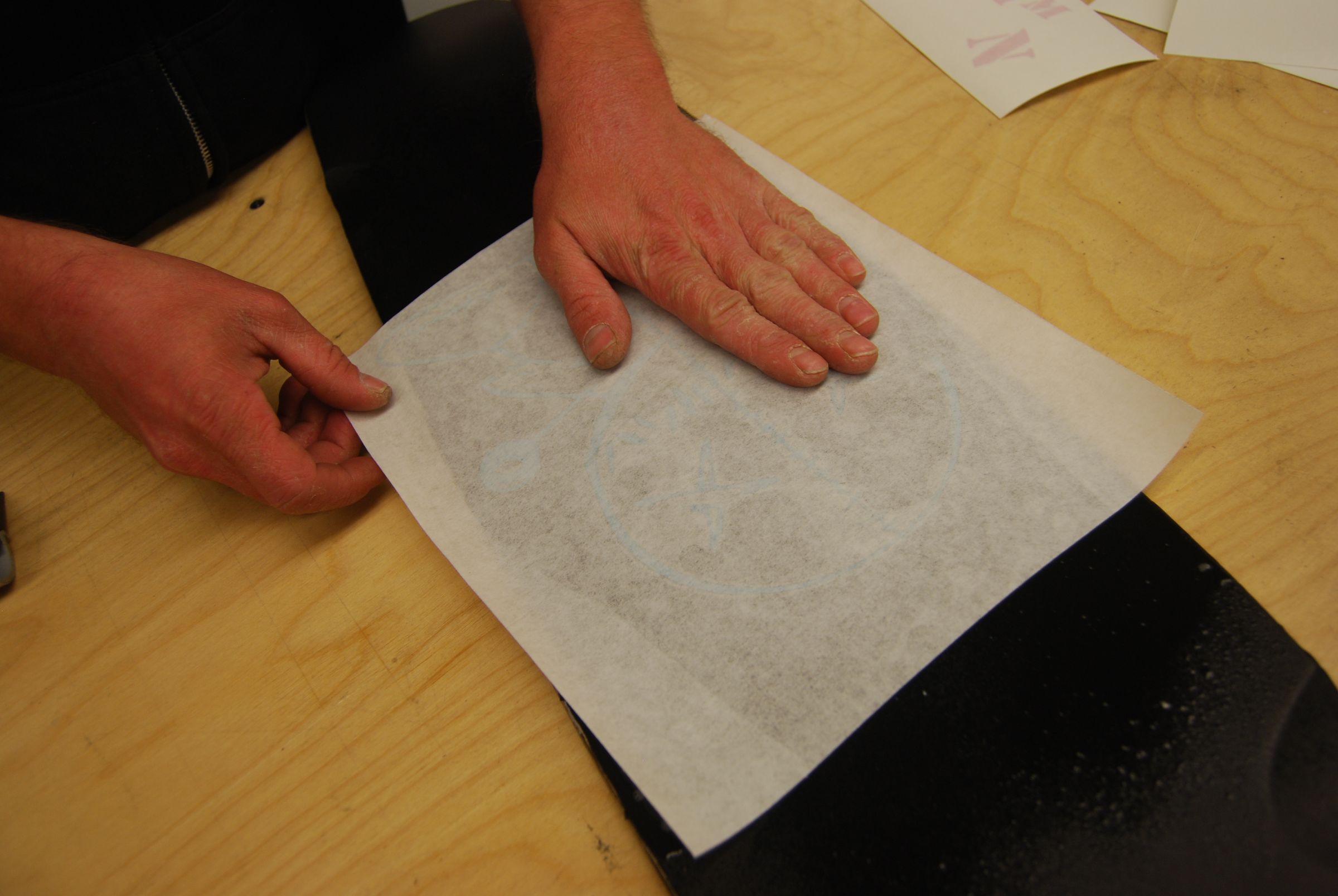 Applying Vinyl to Curved Surfaces : 4 Steps (with Pictures) - Instructables