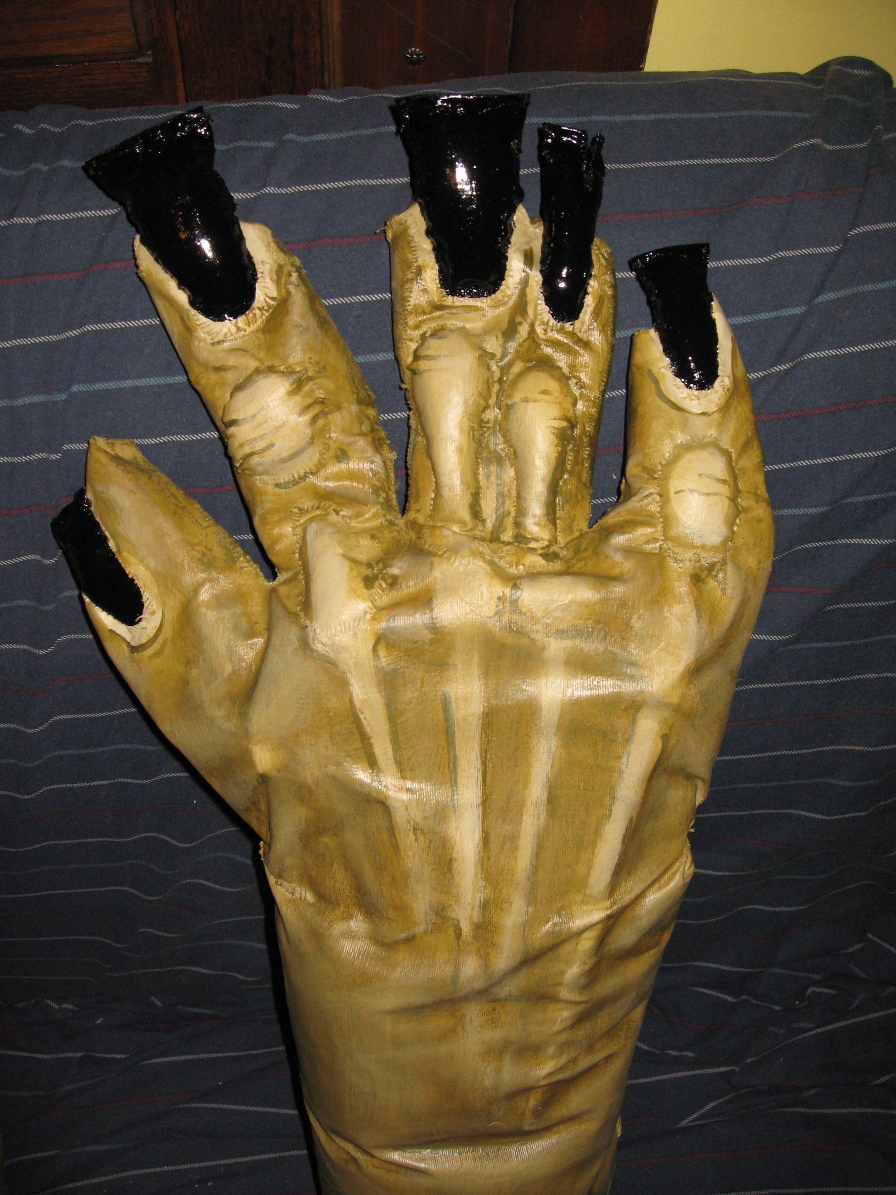 Giant Monster Hands (now With Action Video!) : 9 Steps - Instructables