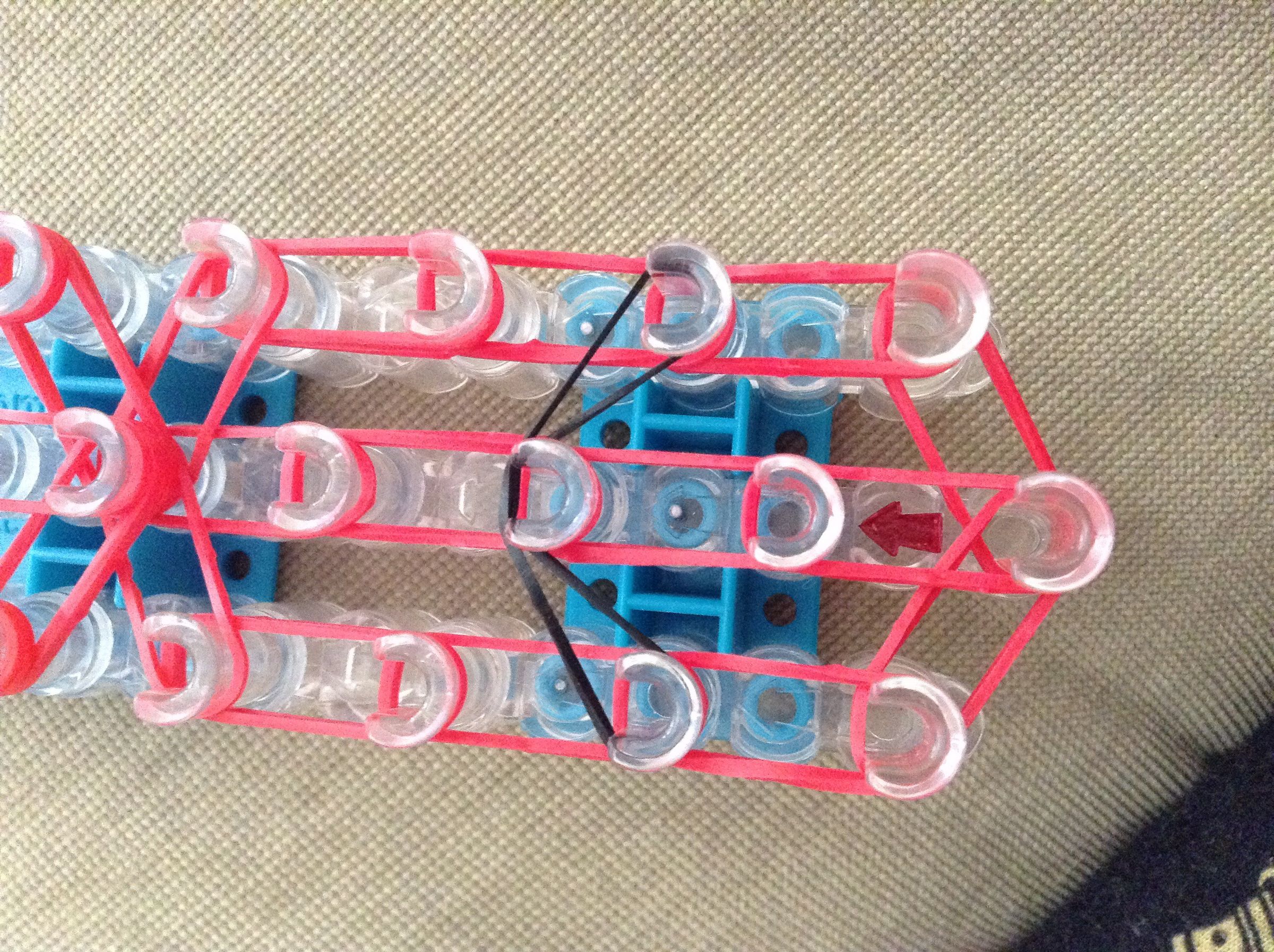 Rainbow Loom Goldfish Charm : 19 Steps (with Pictures) - Instructables