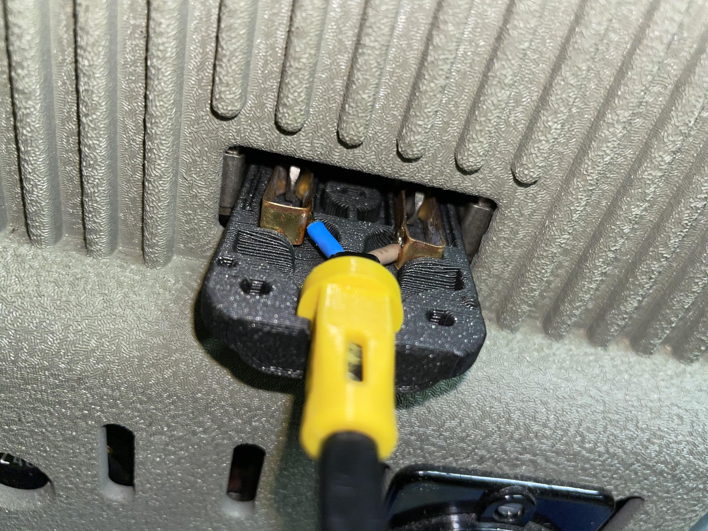 Eumig P8 Power Plug 3D Printed : 7 Steps (with Pictures) - Instructables