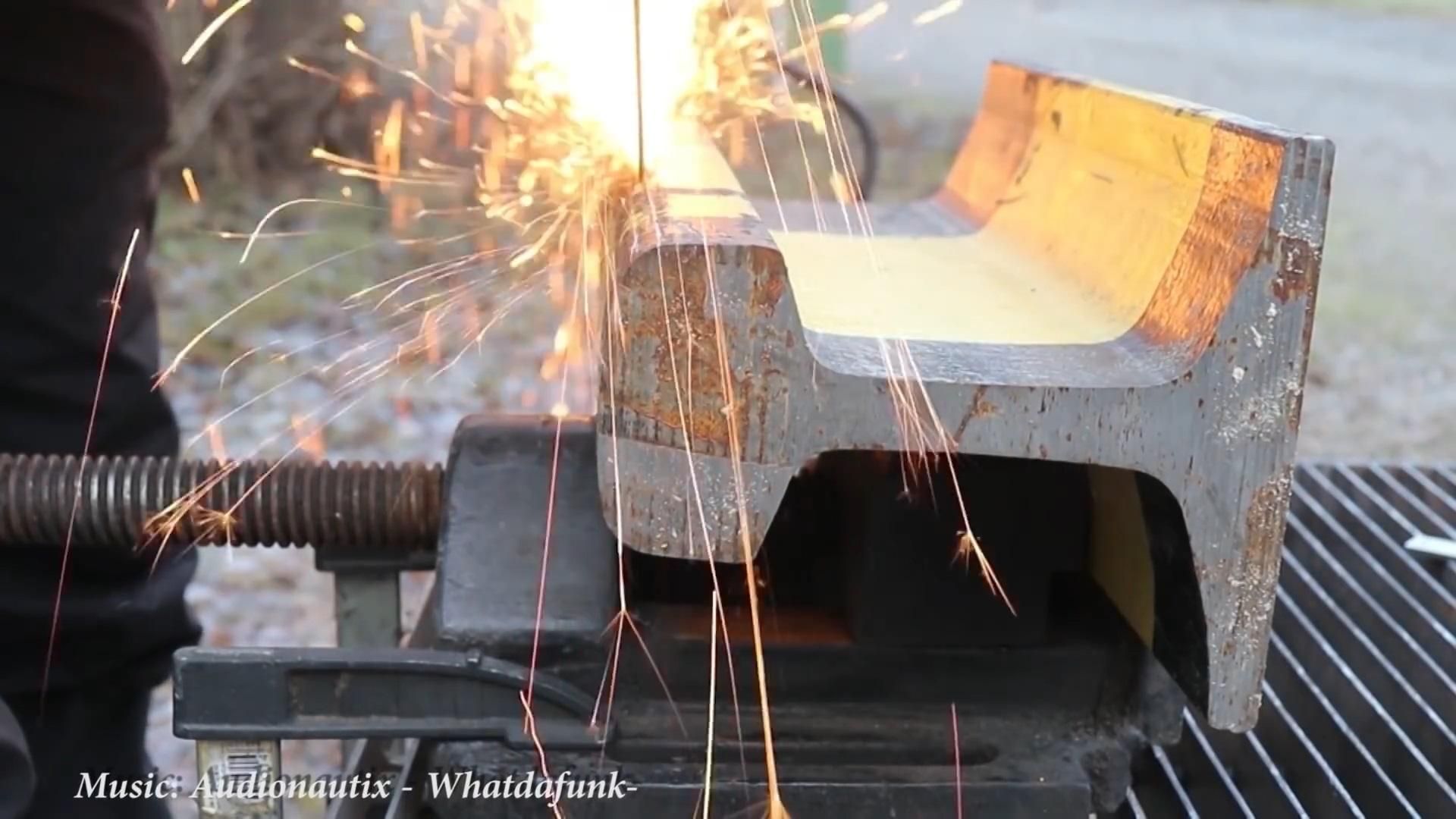 Making Aso / Railroad Track Anvil Using Angle Grinders. : 10 Steps ...