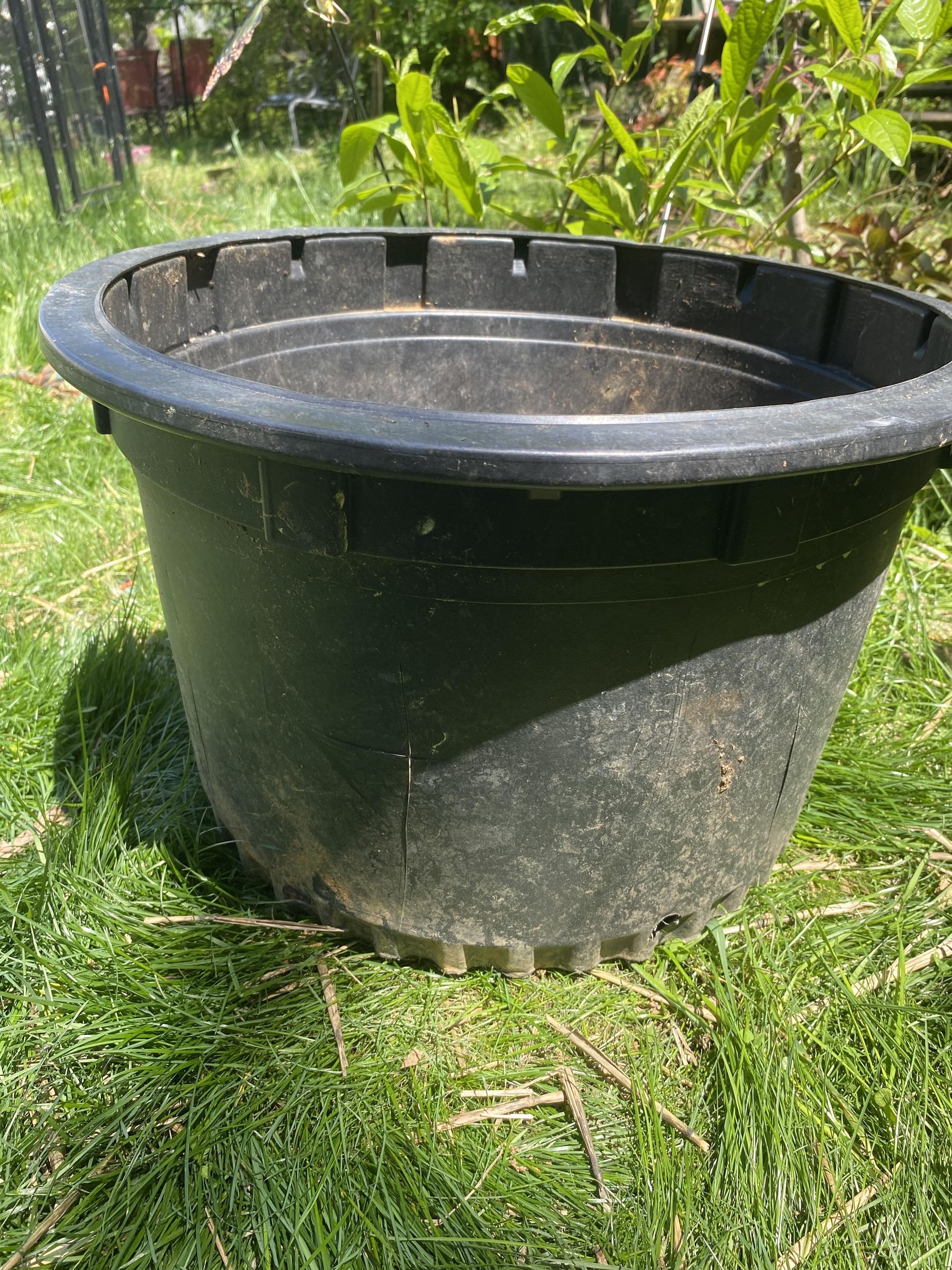 Super Easy Recycled Compost Bin : 9 Steps (with Pictures) - Instructables