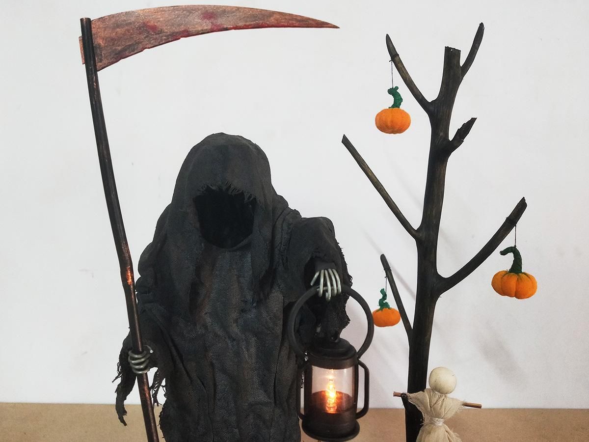 Grim Reaper With Scythe & Lantern in Graveyard Halloween Decor : 22 ...
