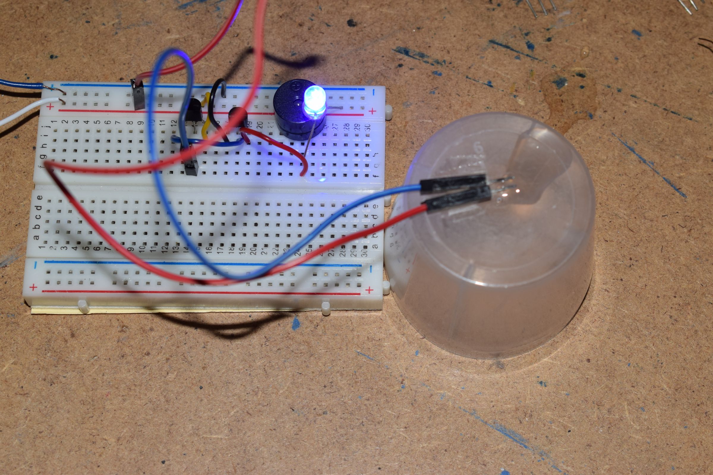 Water Sensor or Alarm Using 2N2222 Transistors : 5 Steps - Instructables