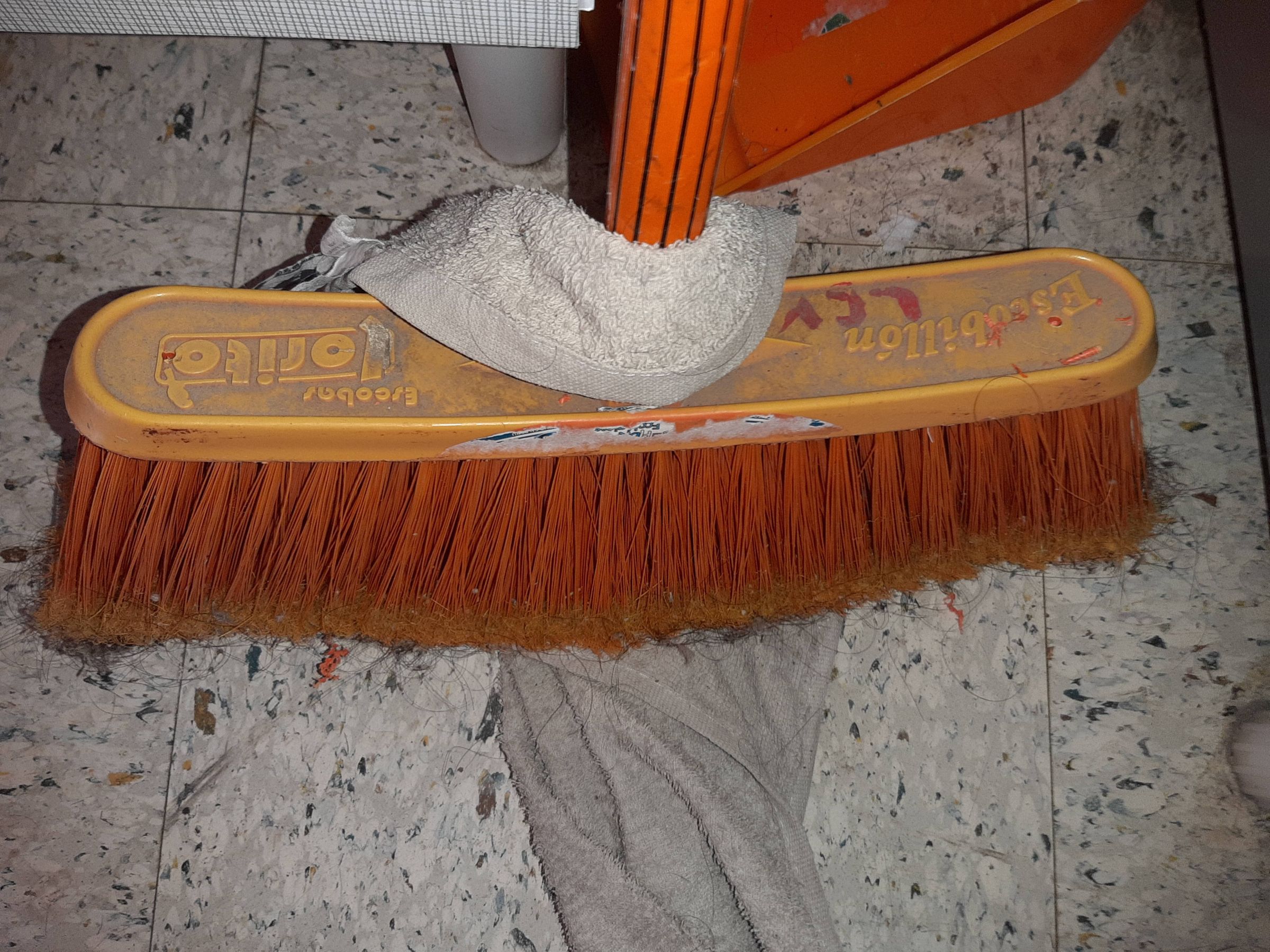 Mop Holder : 6 Steps - Instructables