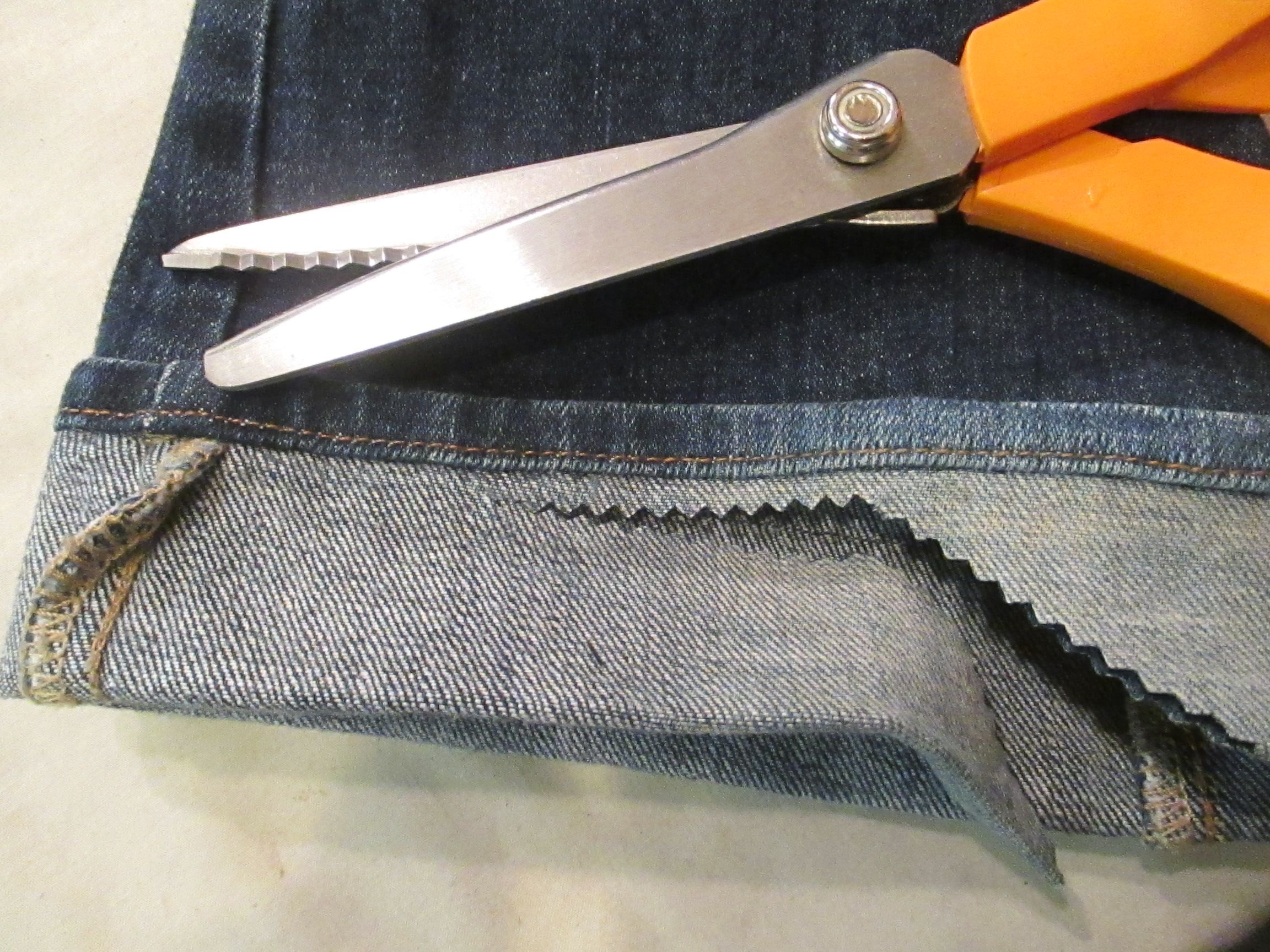 How to Sew an Original Jean Hem : 4 Steps (with Pictures) - Instructables