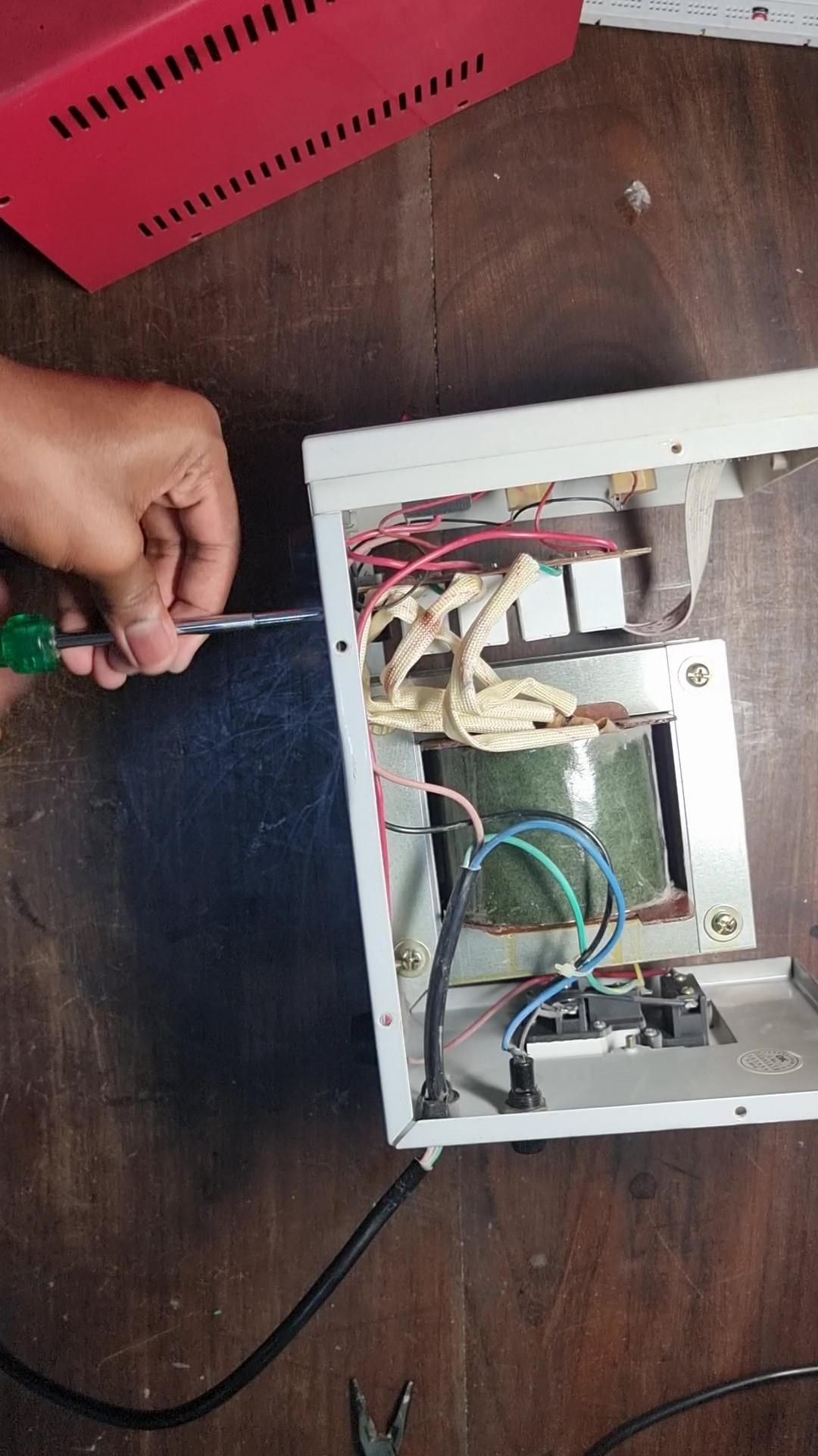 Fixing a Voltage Stabilizer(plus Repairing Tips). : 9 Steps (with ...