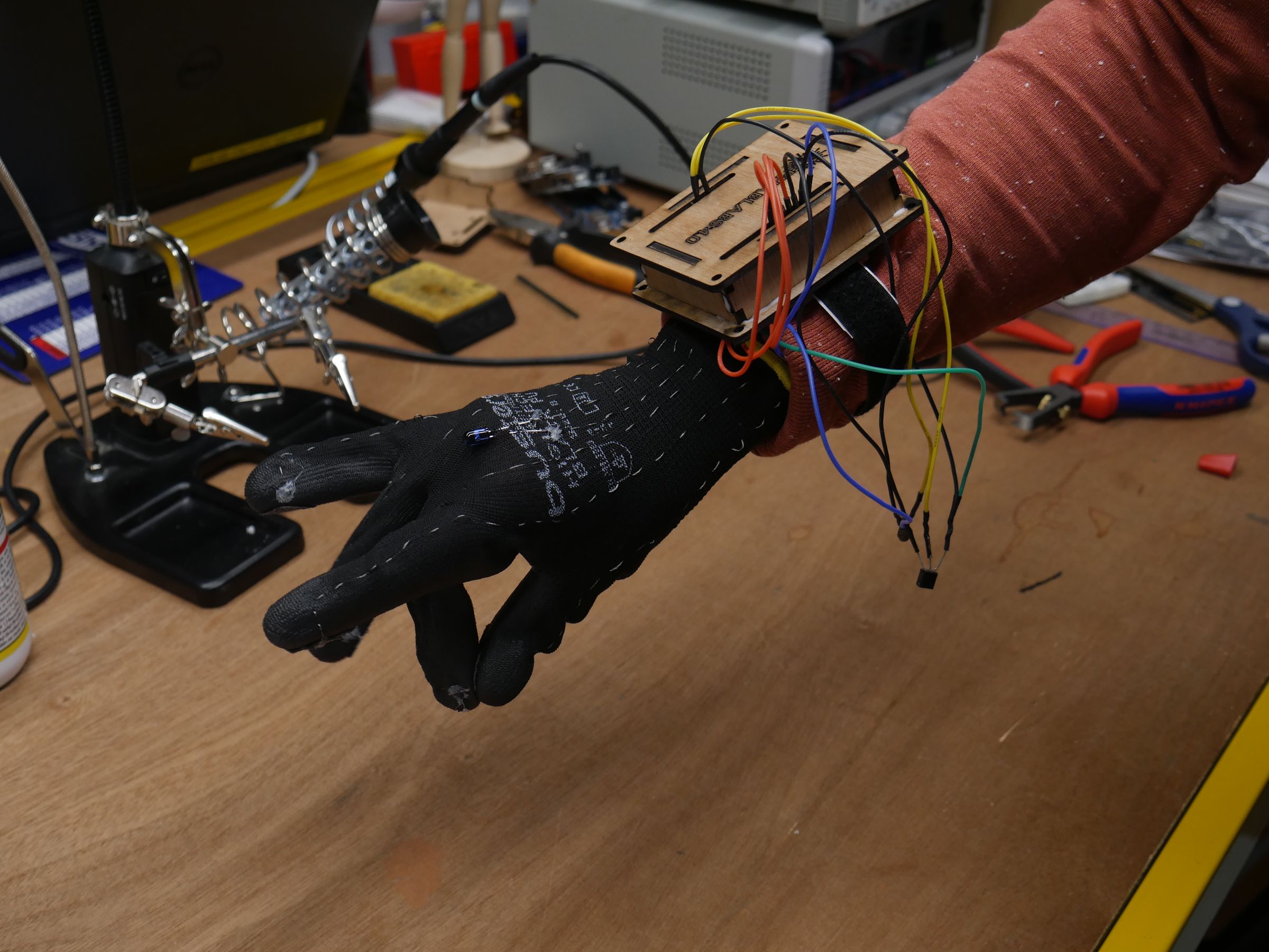 Infrared Glove #phablabs : 8 Steps - Instructables