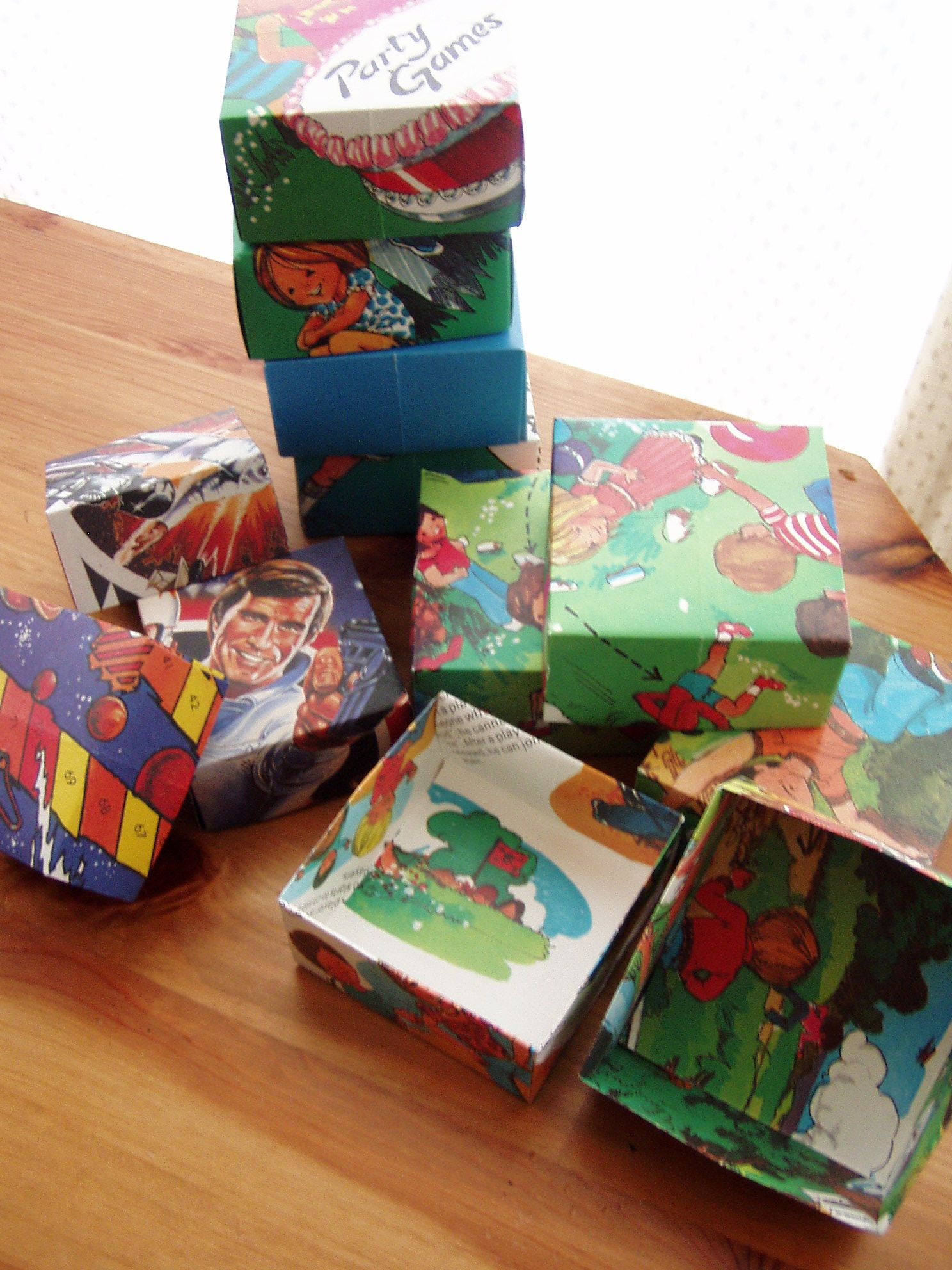 How to Make a Recycled Gift Box: : 11 Steps - Instructables