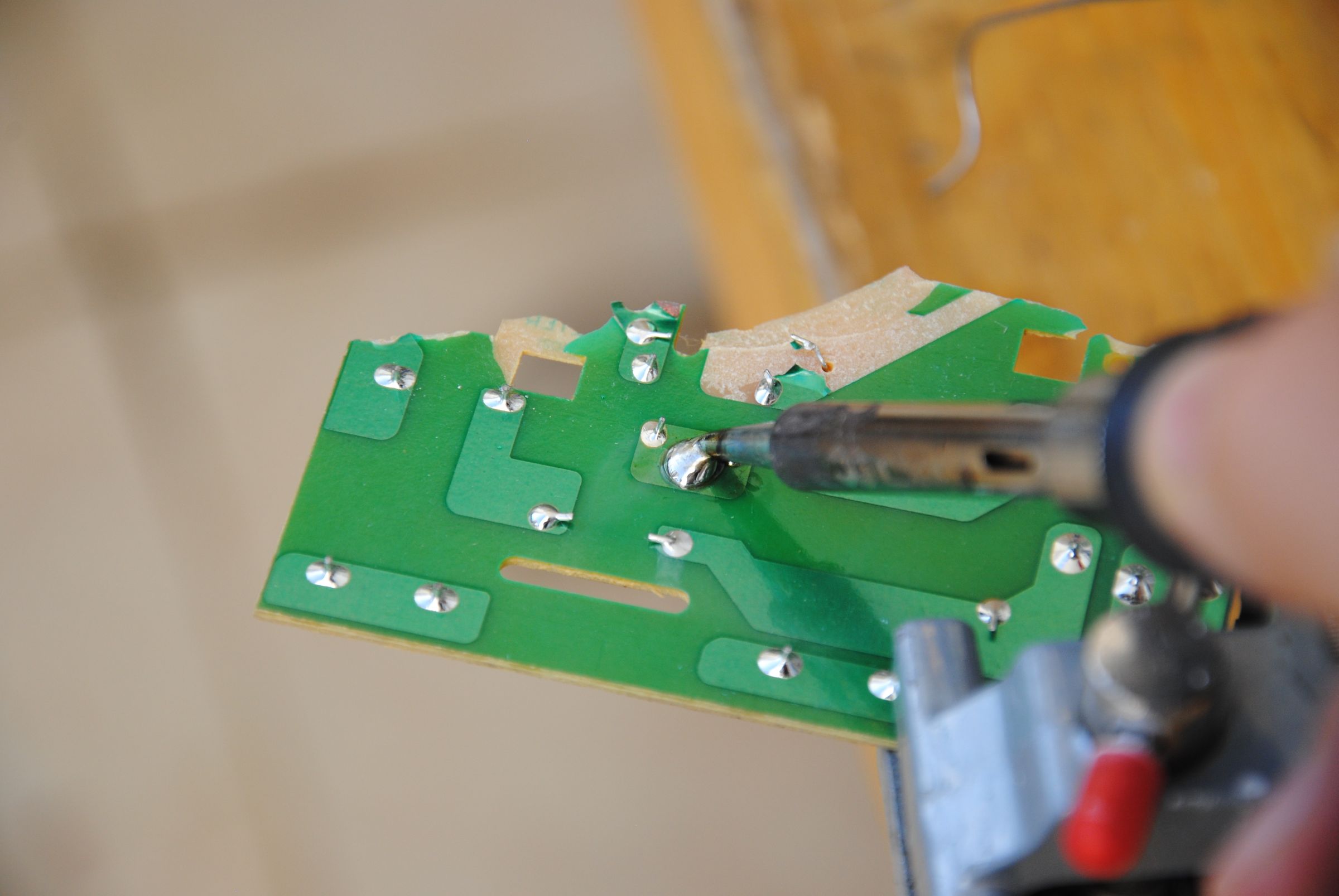 How to Desolder Electronic Components From Circuit Boards - 7 Tips ...