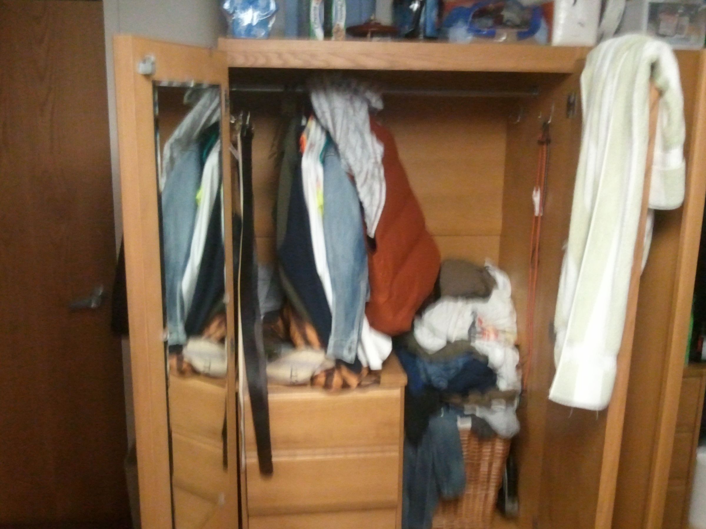 Messy College Dorm/Apartment - Instructables