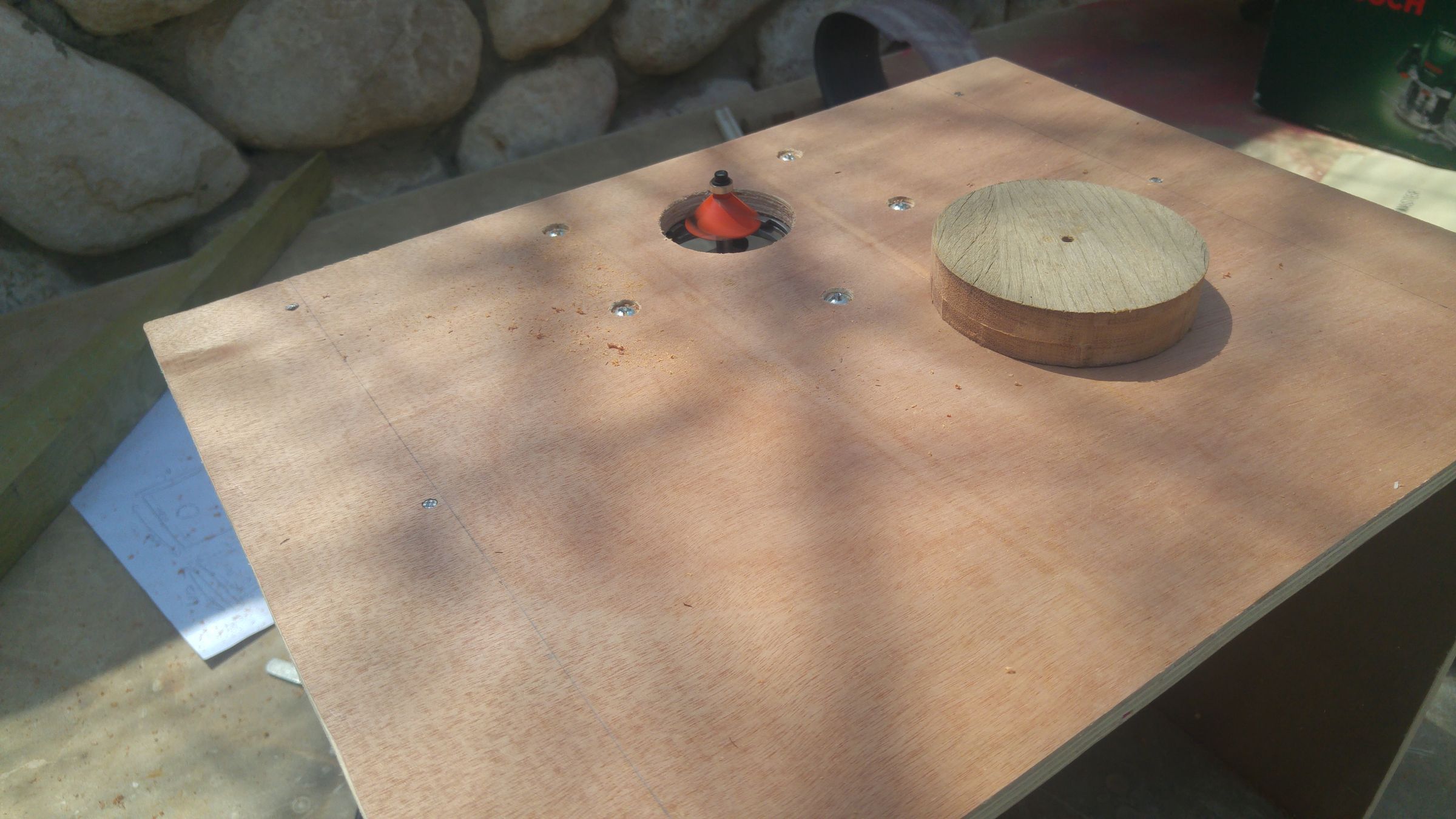 Easy to Make Small Router Table : 4 Steps - Instructables