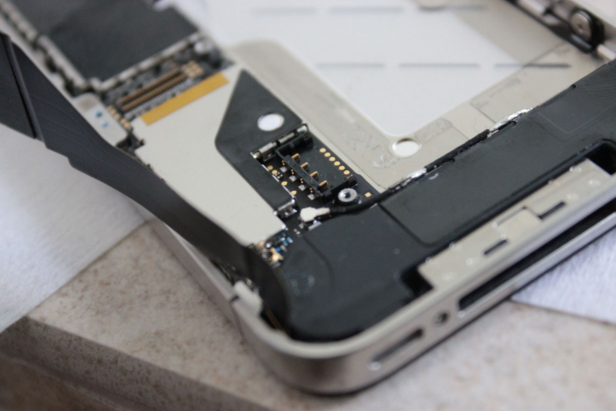 Guide to IPhone 4 Screen Replacement : 17 Steps (with Pictures ...