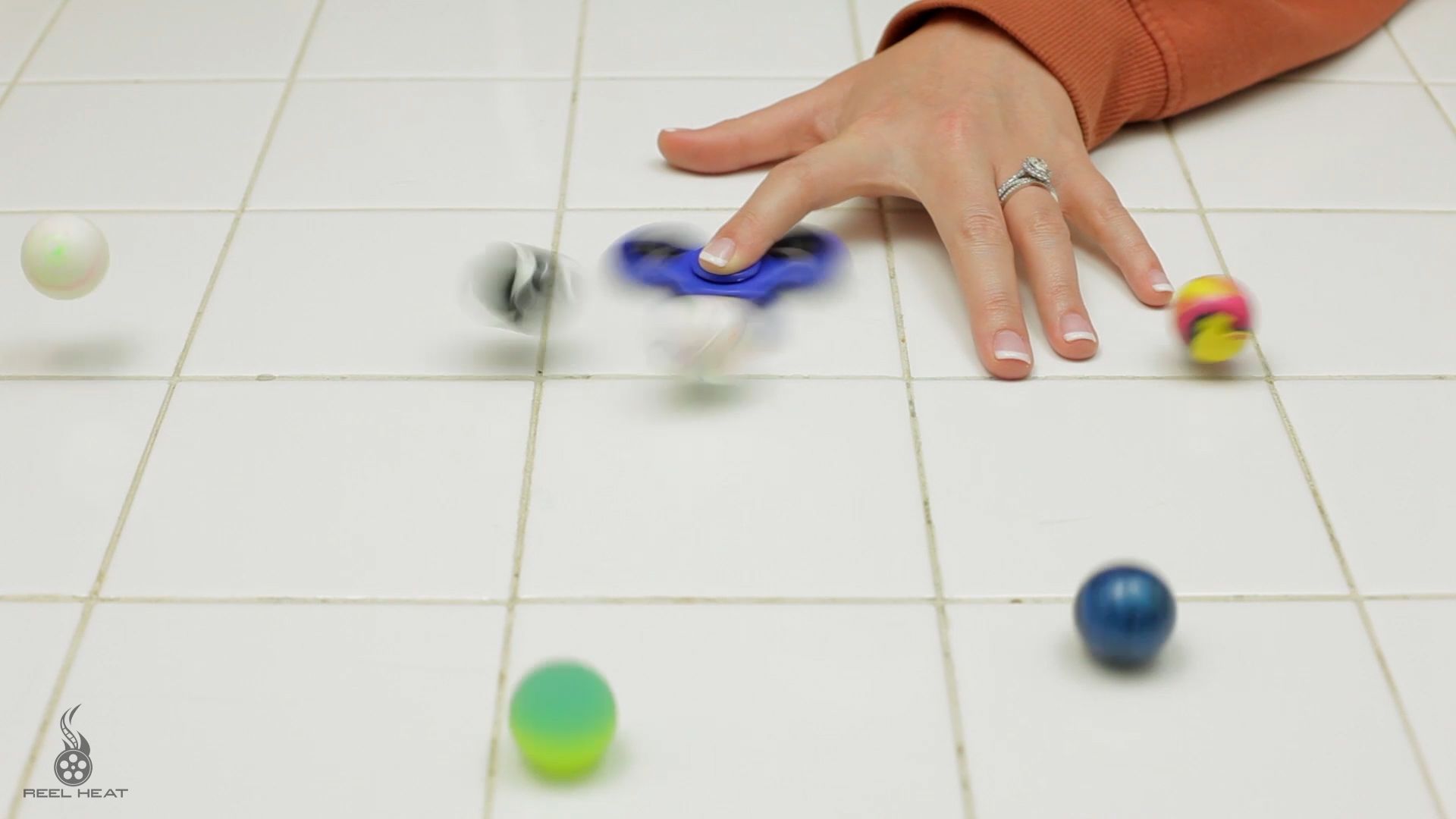 AWESOME FIDGET SPINNER INERTIA TRICKS : 5 Steps (with Pictures ...