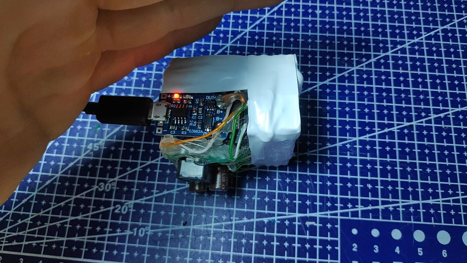 DIY Mobile Phone Battery Power Bank : 5 Steps - Instructables