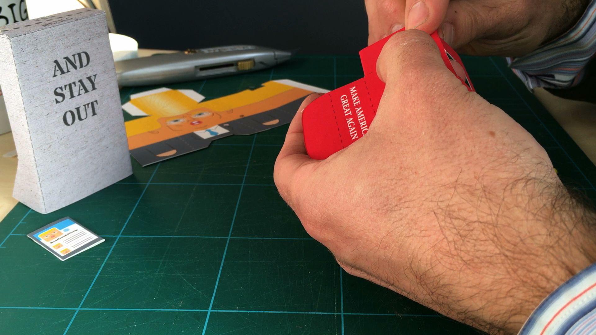 Trump Vs Clinton Papercraft Play Set : 7 Steps - Instructables