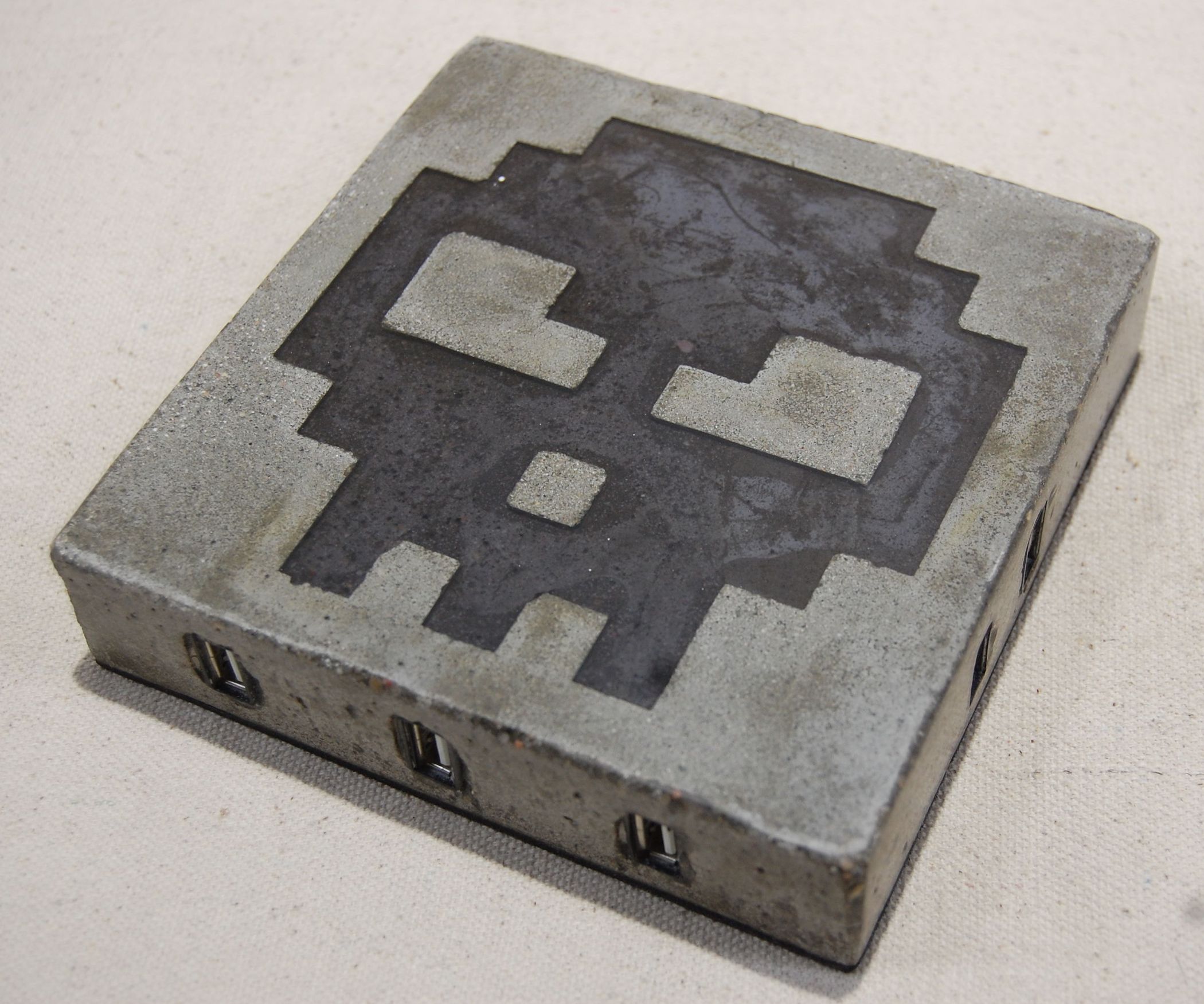 The 8-Bit Skull Concrete USB Hub : 11 Steps (with Pictures) - Instructables