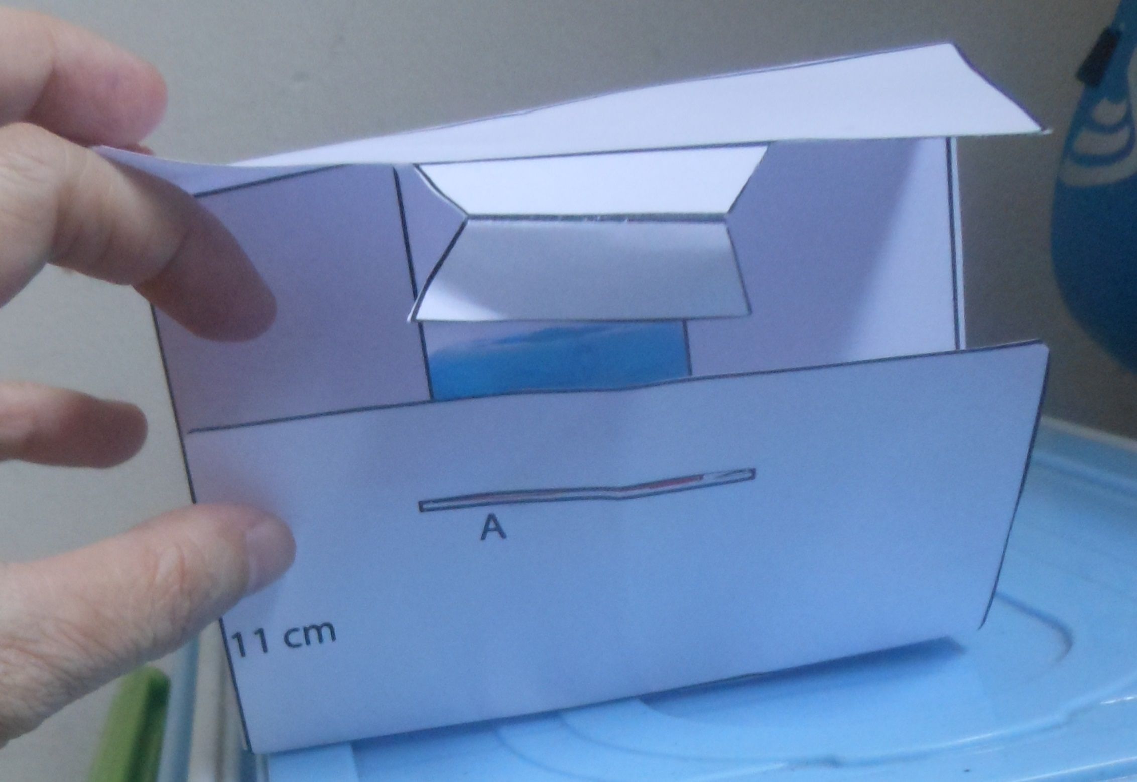 Miss La Sen Birthday Cake Box : 7 Steps - Instructables