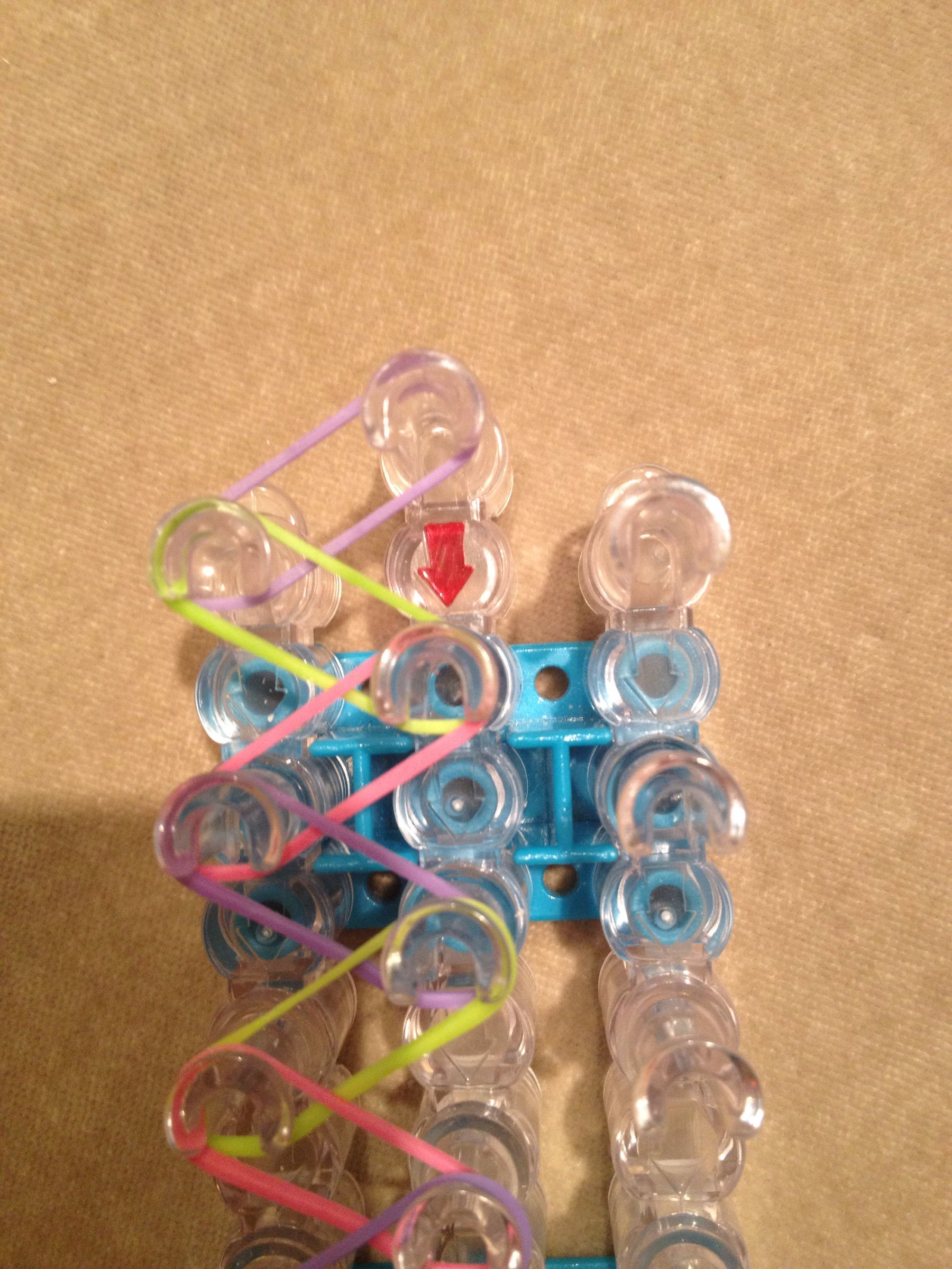 Single Chain Rainbow Loom : 11 Steps - Instructables