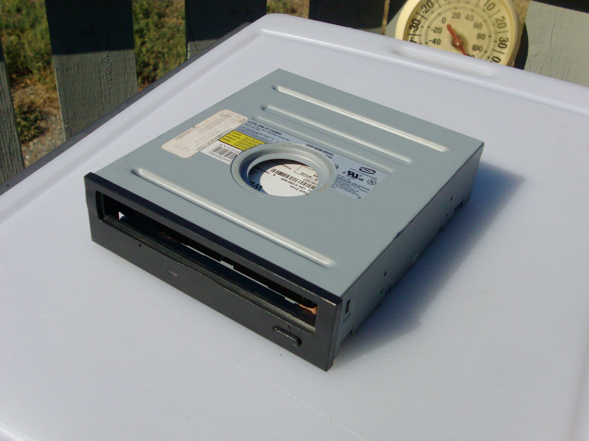 Mounting a Hard Drive in a CDROM Case : 10 Steps - Instructables