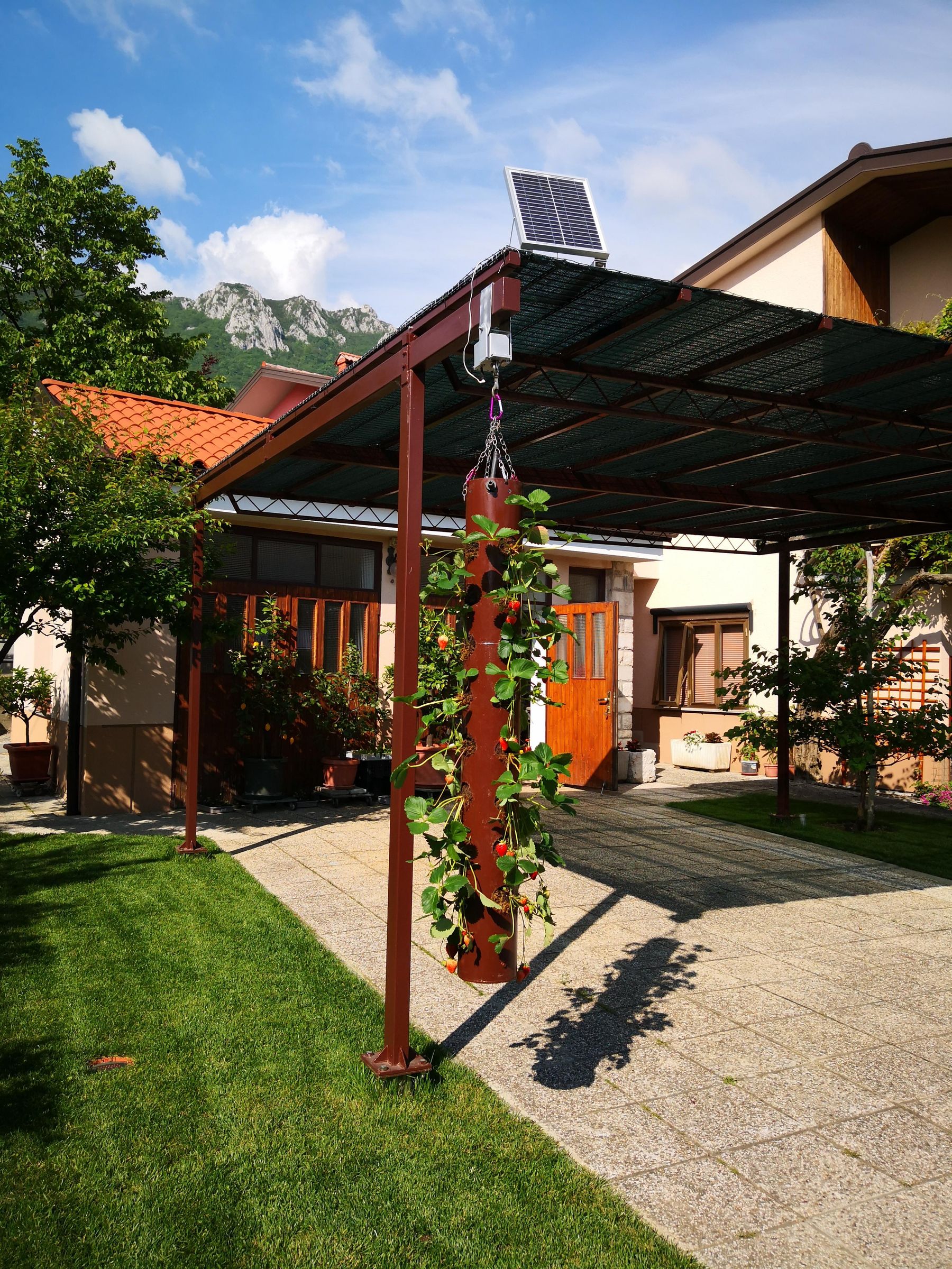 Solar Powered Rotating Strawberry Tower : 13 Steps (with Pictures ...