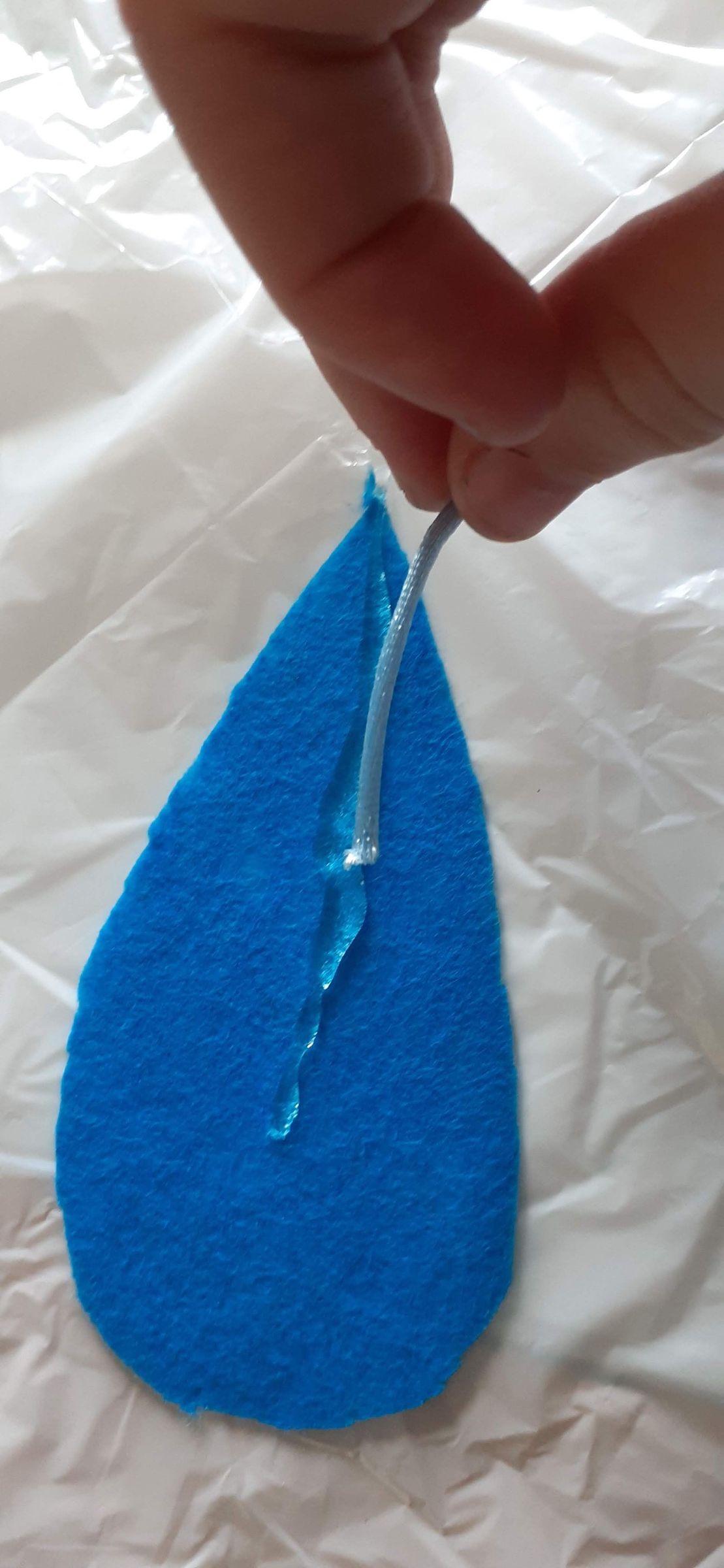 "Somewhere Over the Rainbow" Raincloud Hat : 7 Steps - Instructables